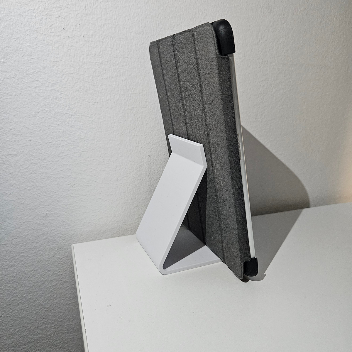 The Ridiculously Simple Tablet Stand von NEWSTREAM | Kostenloses STL ...