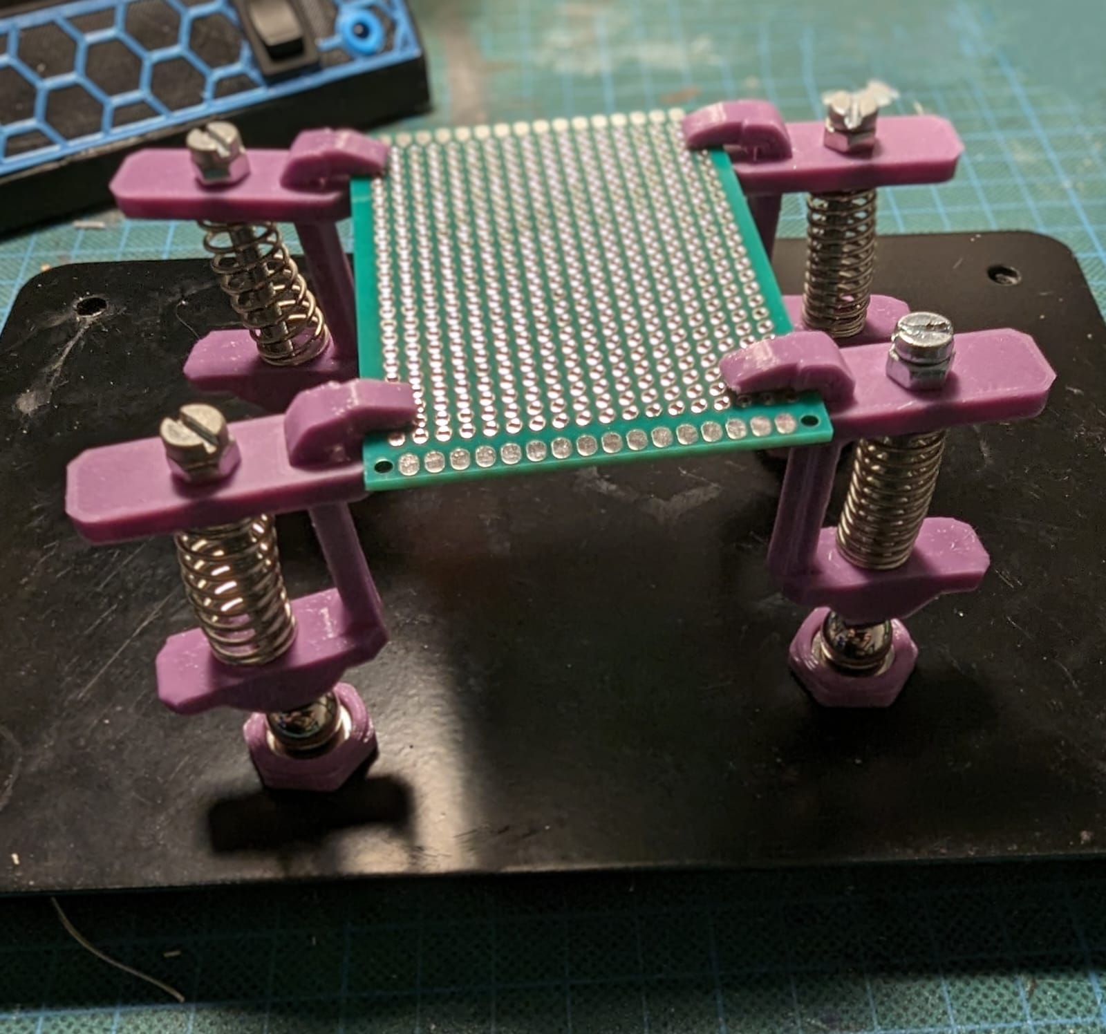 Magnetic PCB Clamp by BlackPhoenix_HD | Download free STL model | Printables.com