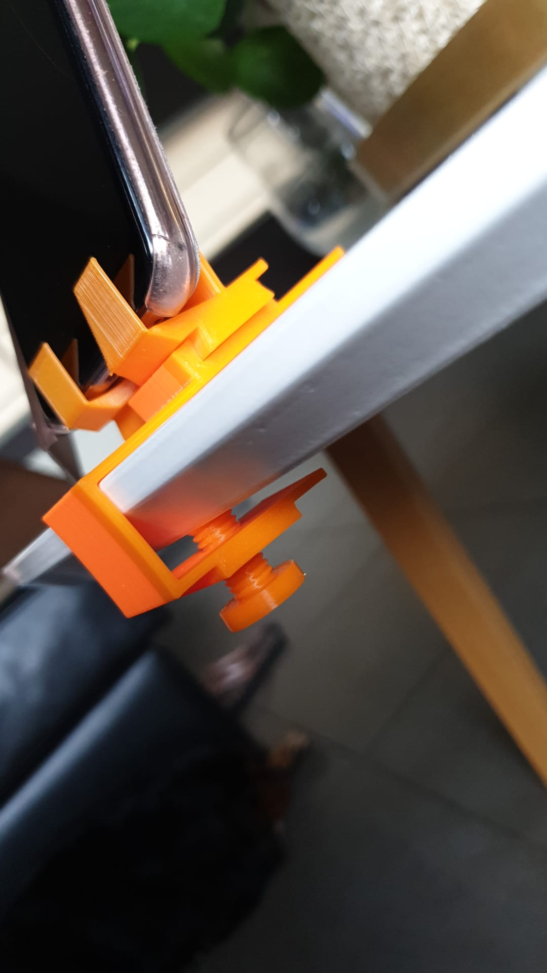Cellphone stand with screwclamp by MakerRonald | Download free STL ...