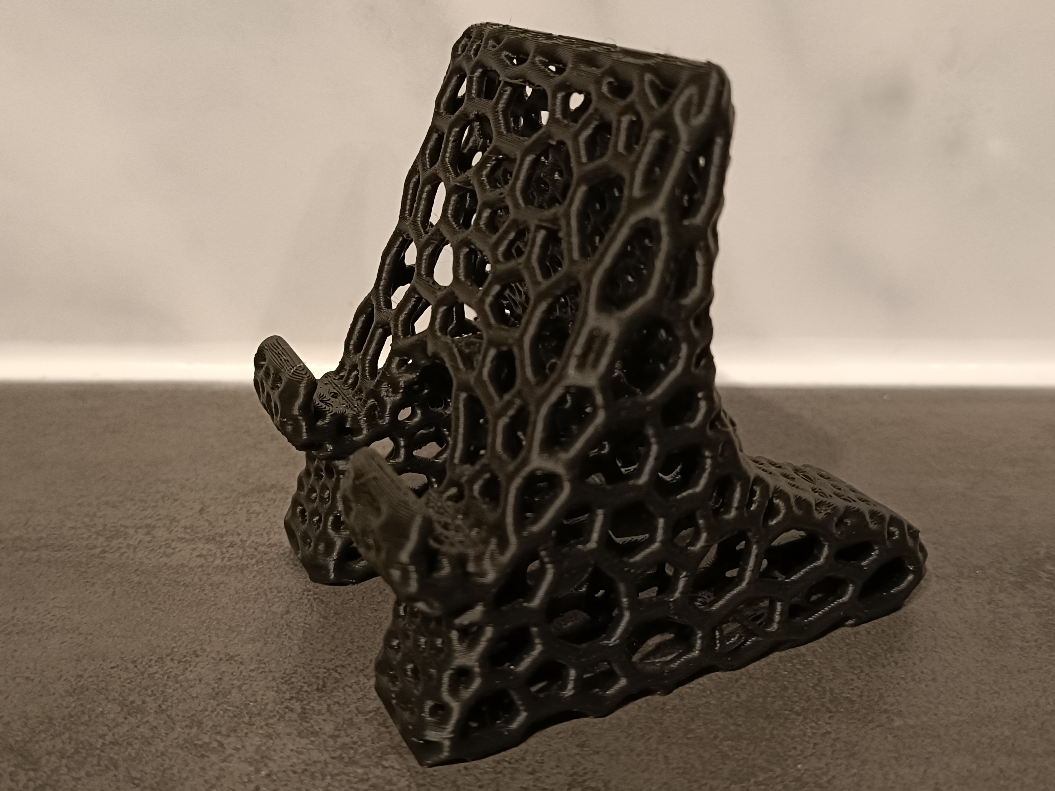 Voronoi Phone Stand By Al 3d Download Free Stl Model