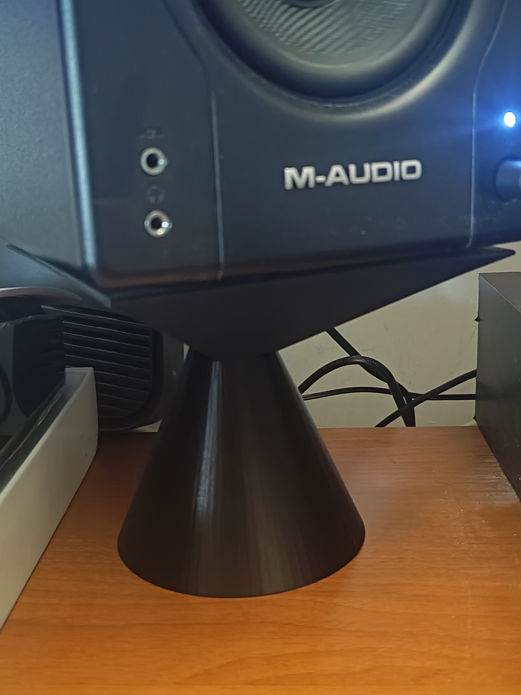 Speakers Stand (Studio monitors M-AUDIO) by viruscy | Download free STL ...