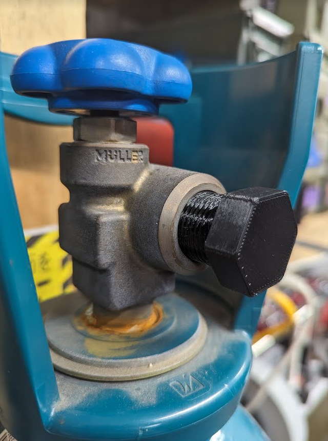 Industrial gas bottle dust cap - 5/8” BSP / 22.8 mm par b8trez ...