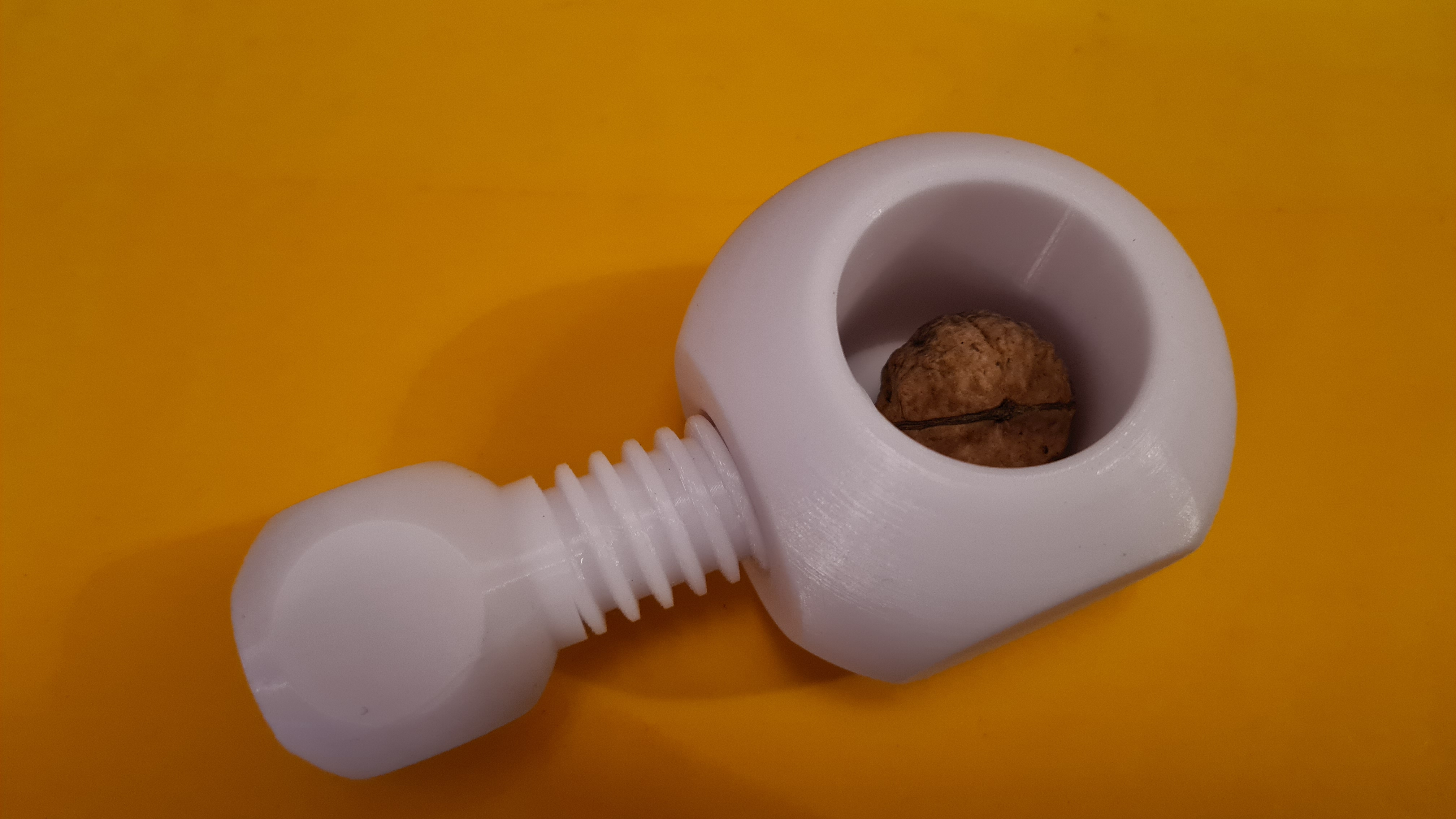 Casse Noix a Vis - Screw Nutcracker by Lucky | Download free STL model ...