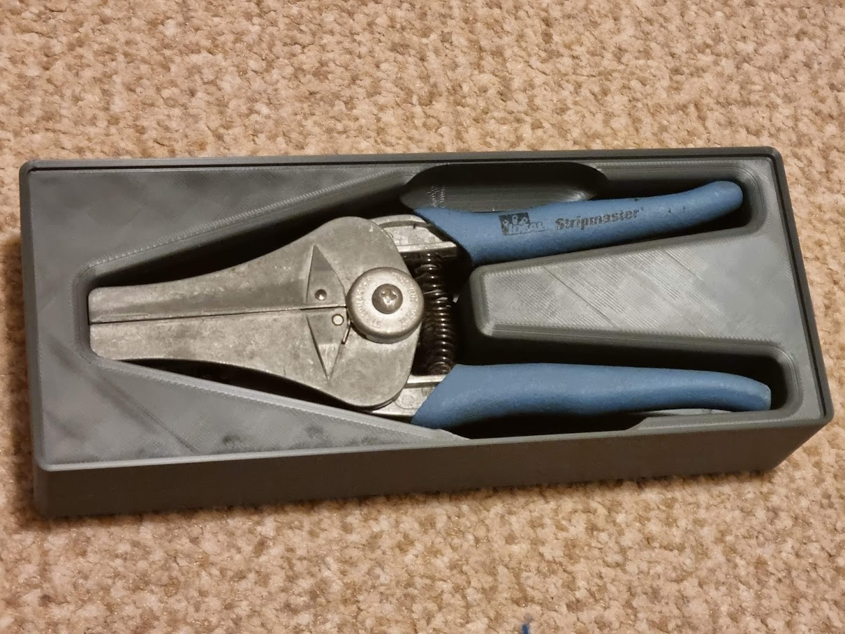 Gridfinity holder for Ideal Stripmaster wire stripper by bobstay ...