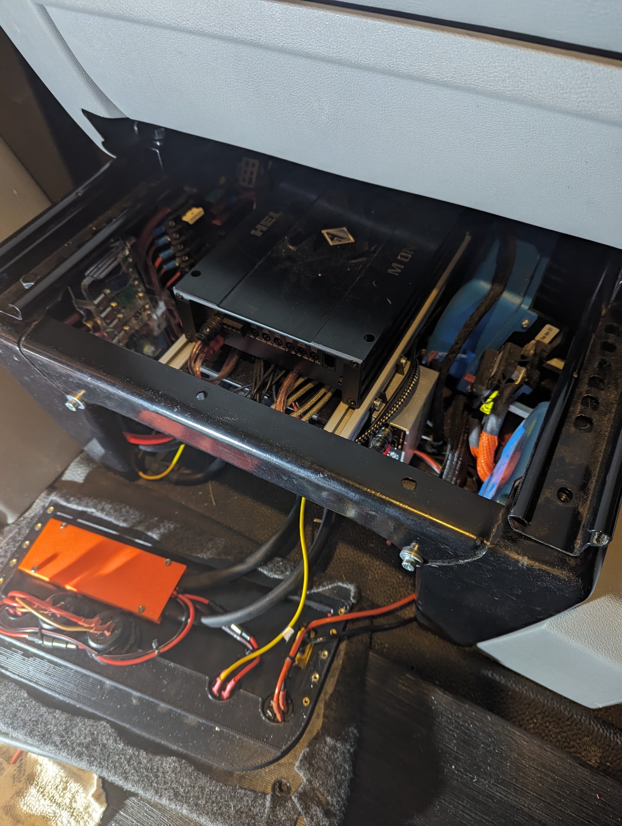 Electric Connection Panel for VW T5 seat base by kumquad | Download ...