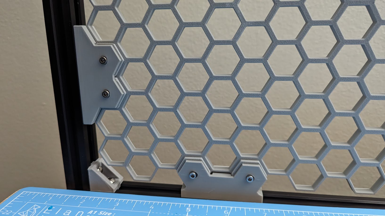 Honeycomb Storage Wall 2020 Extrusion Holder - M5 by blaccu | Download ...