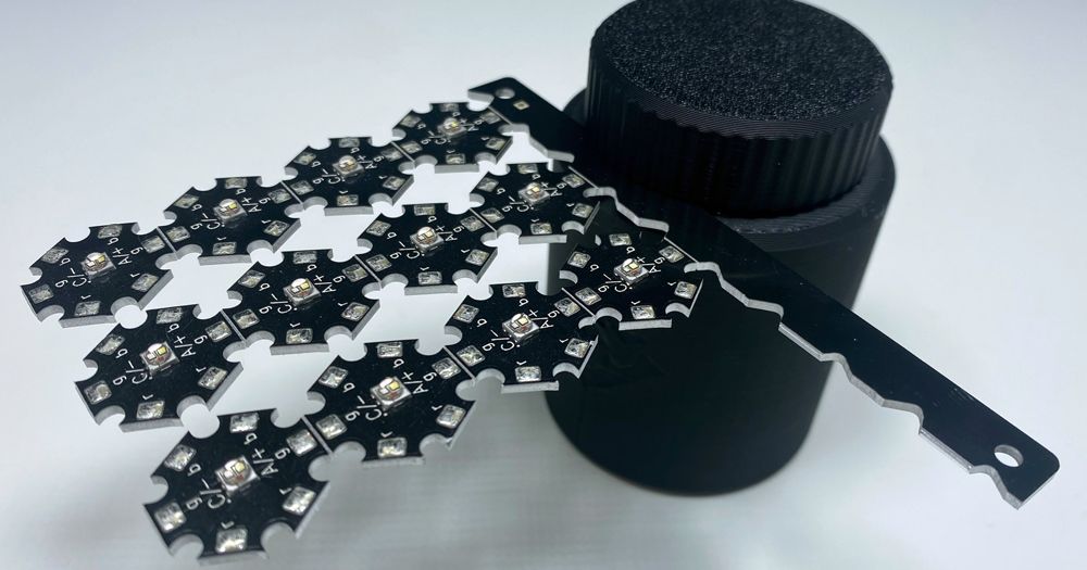 Soldering Jig / Helping Hand (Löthilfe) by MAKERTEAM® | Download free ...
