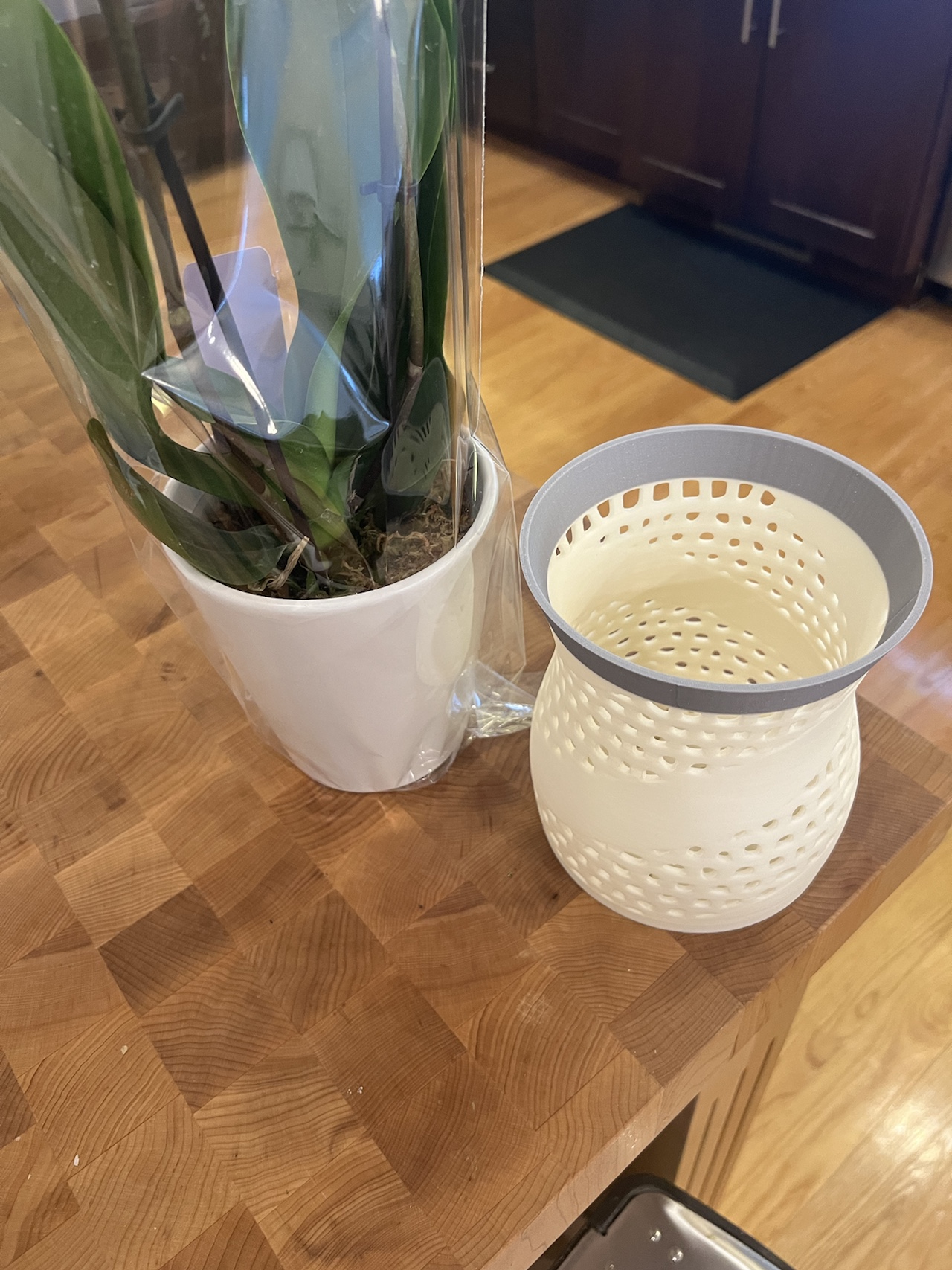 Orchid Vase #2: Hybrid Voronoi Structure by Adam L | Download free STL ...