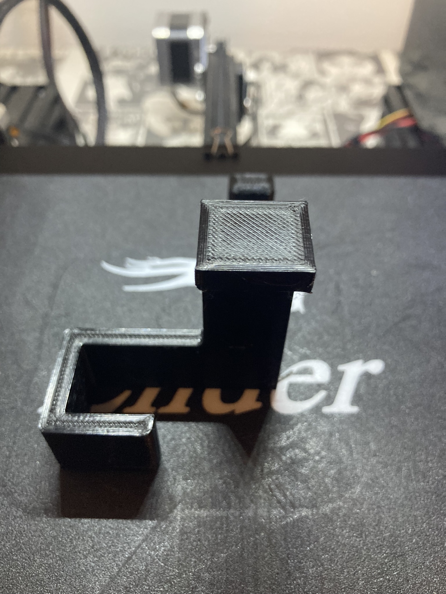 Appendino da scrivania per borse o zaini / Desk hanger for bags or backpacks by LAB3D | Download ...