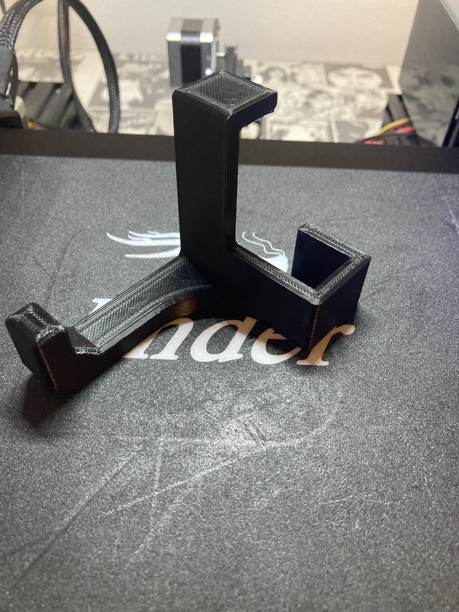 Appendino da scrivania per borse o zaini / Desk hanger for bags or backpacks by LAB3D | Download ...