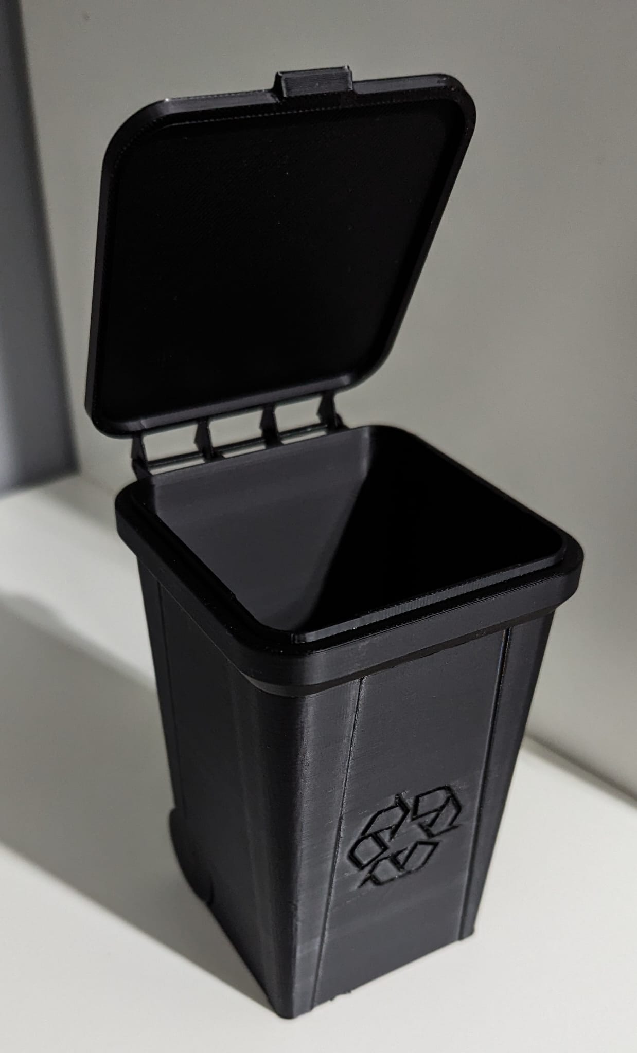Desk mini Recycle Bin by UBS | Download free STL model | Printables.com