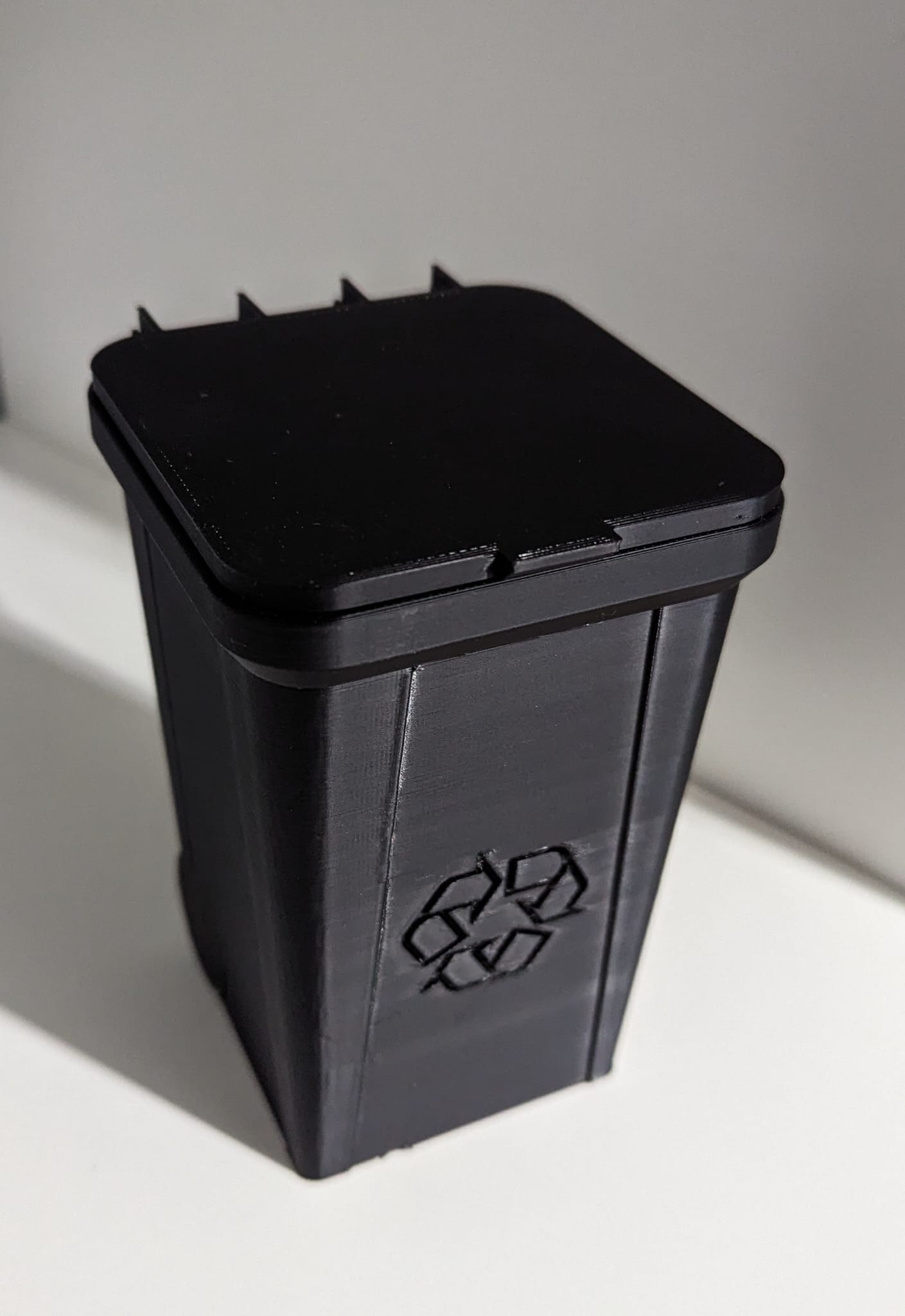 Desk mini Recycle Bin by UBS | Download free STL model | Printables.com