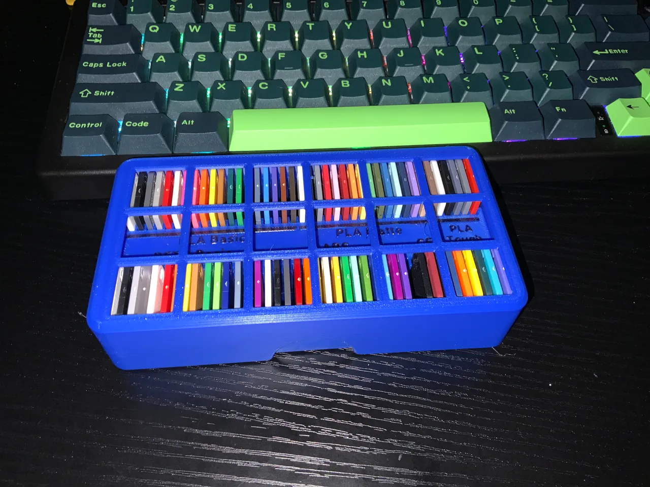 Low cost filament swatch case lid (bambu lab) by CYKLER | Download free ...