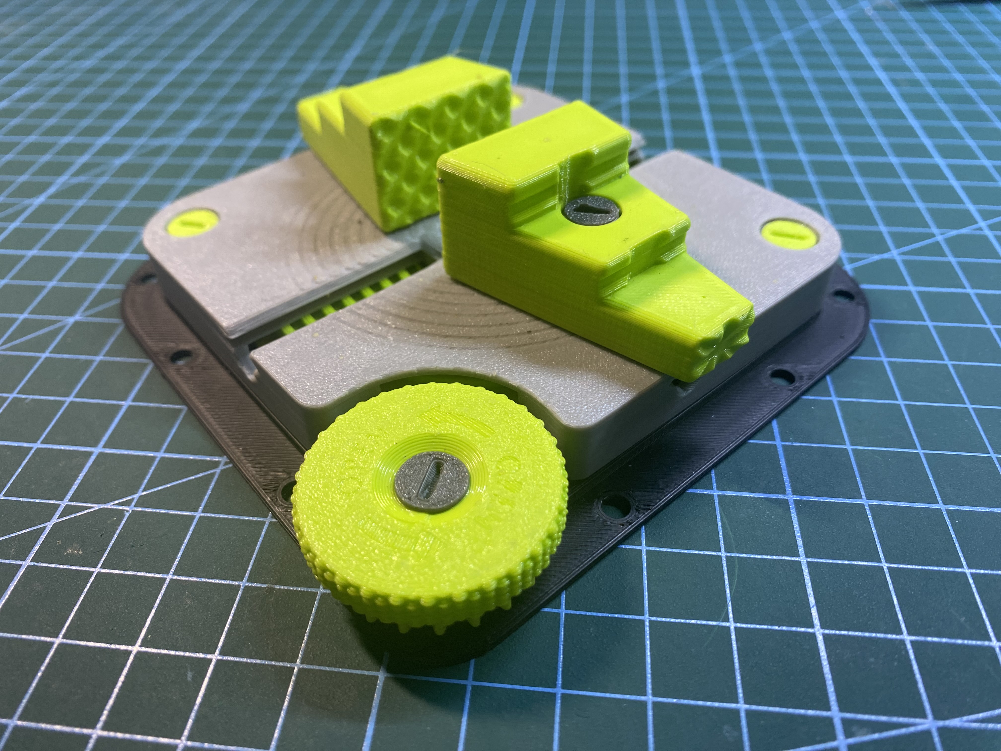 Four-sided Jaw for 3d printed vise by Mayster | Download free STL model | Printables.com