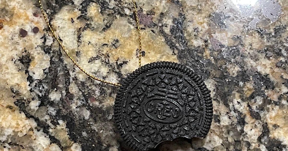 Keychain Of A Oreo & Bitted Oreo Cookie by D A N I E L | Download free ...