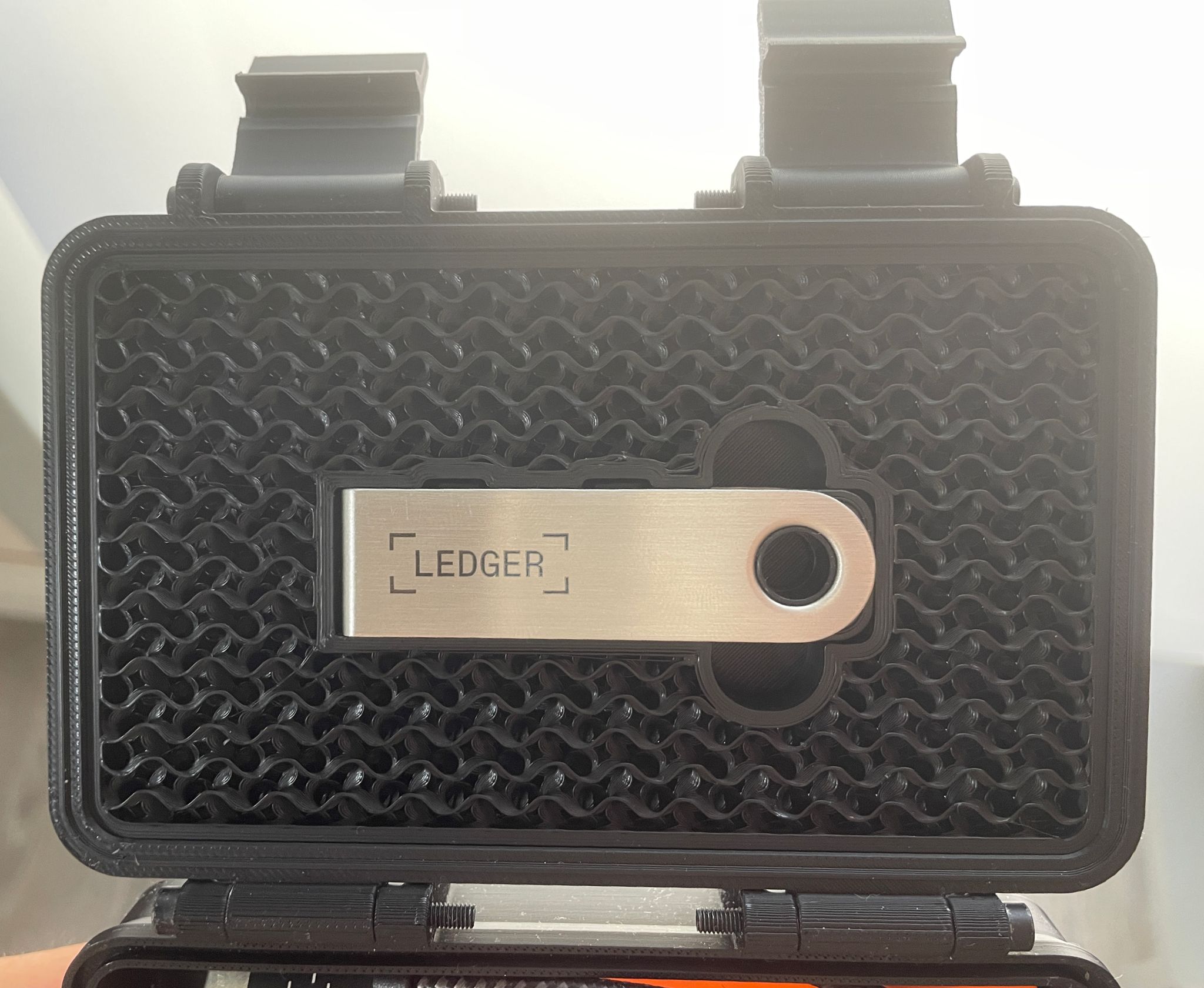 Inserto Ledger nano S Plus by gerard artigas | Download free STL model ...