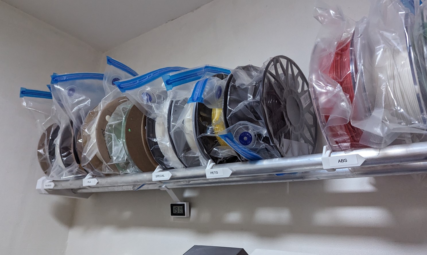 Labels for spool wall rack by aklabs | Download free STL model ...