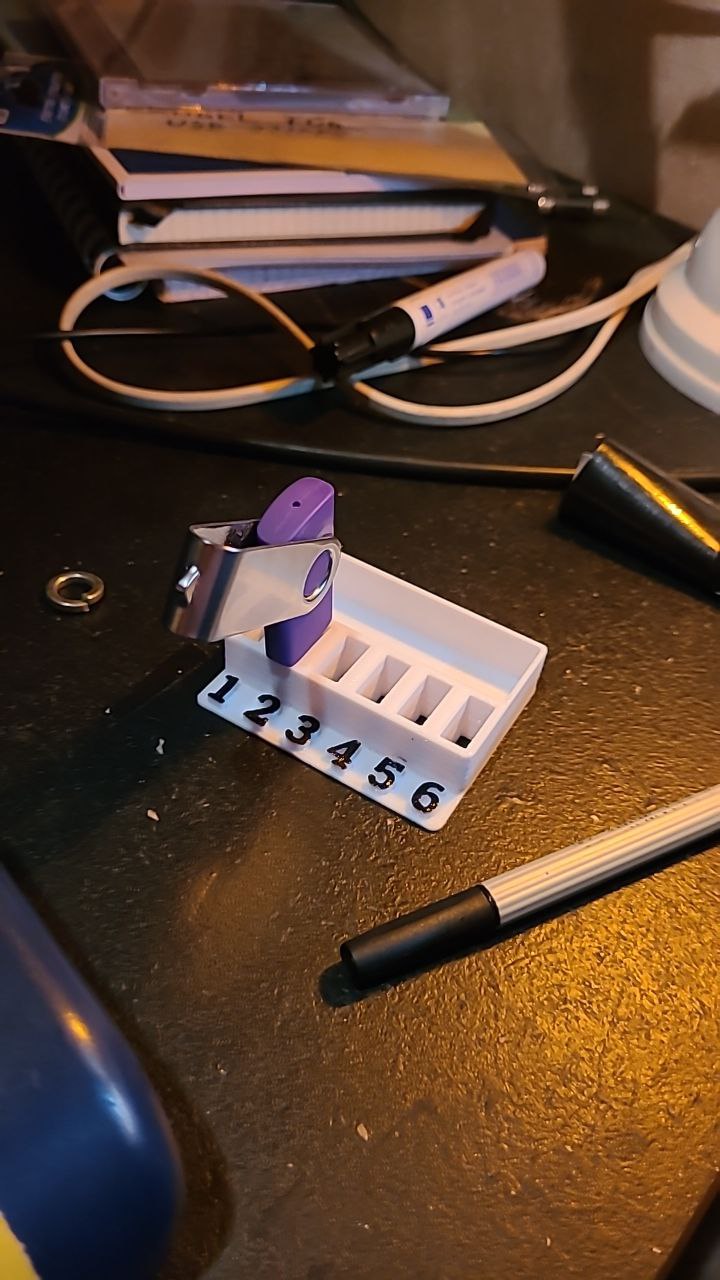 USB Flash Drive Holder with Numbers by Finn | Download free STL model ...