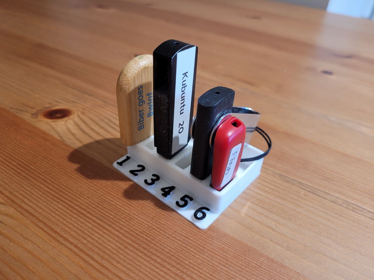 USB Flash Drive Holder with Numbers by Finn | Download free STL model ...