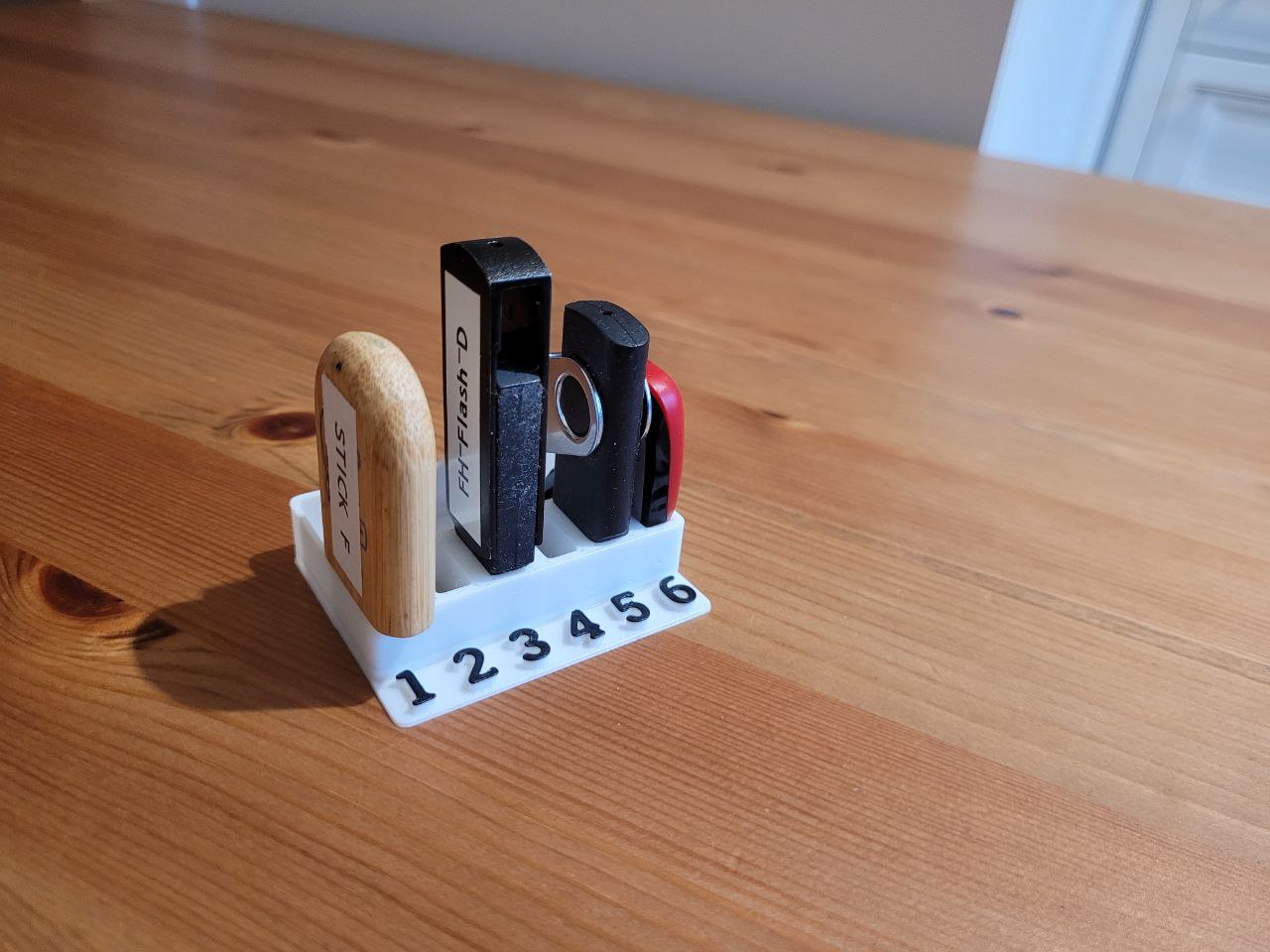 USB Flash Drive Holder with Numbers by Finn | Download free STL model ...