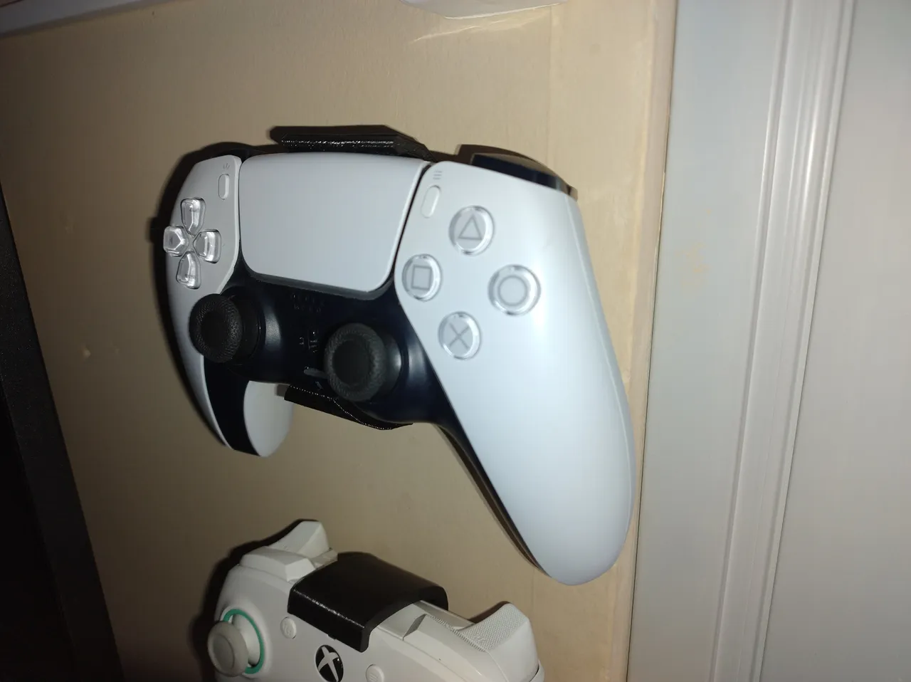 Tape Wall Mount Xbox and Ps5 Dualsense controllers by Cassio Fiorin ...