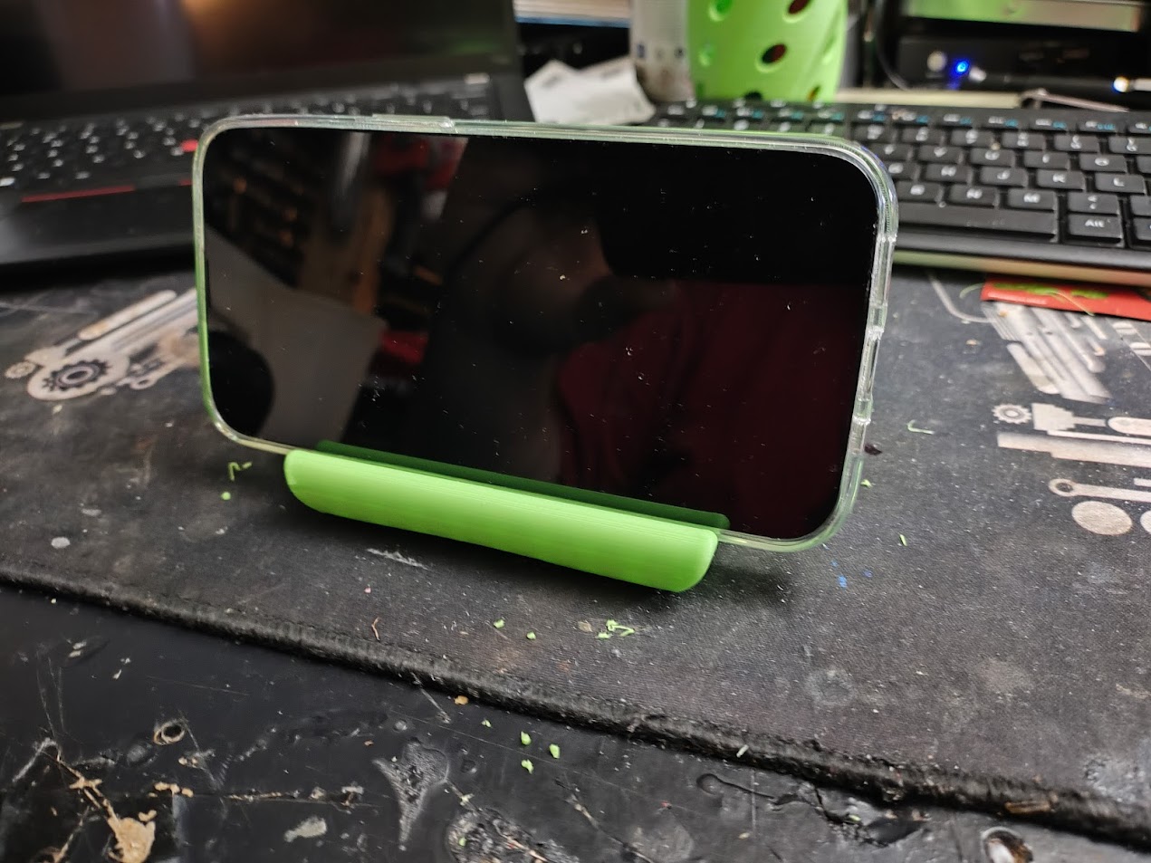 Sideways phone stand von Sc1re | Kostenloses STL-Modell herunterladen ...