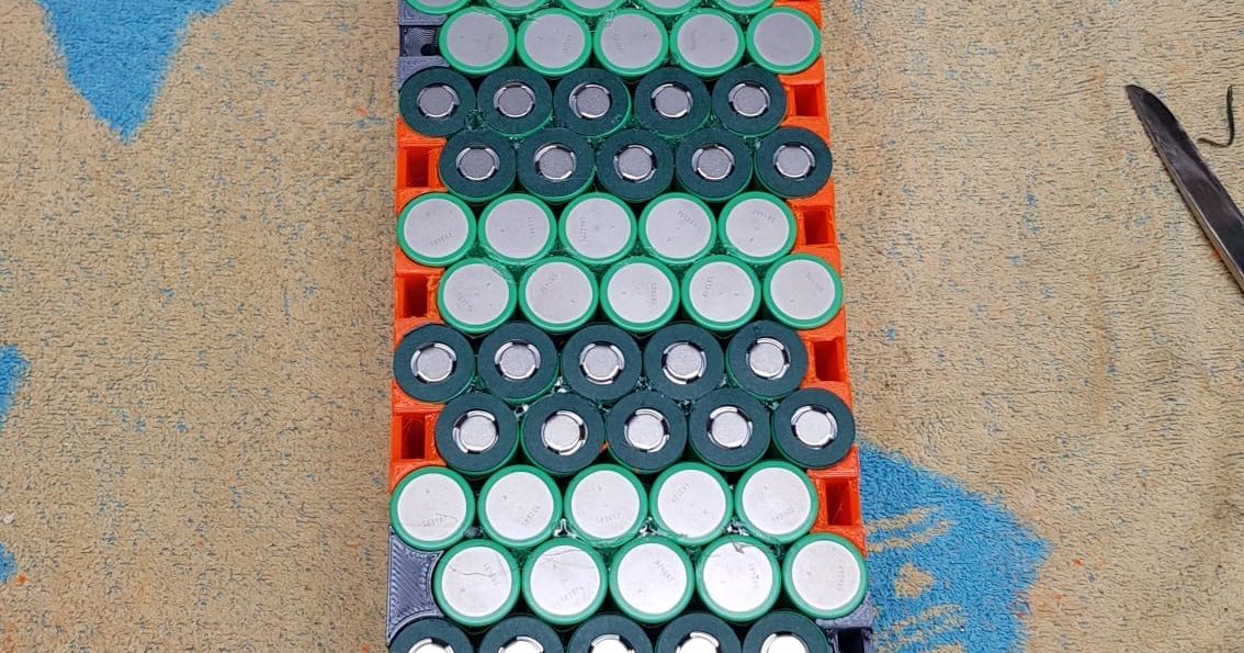 21700 Cell Spacer and cable guide von Raphhorn | Kostenloses STL-Modell ...