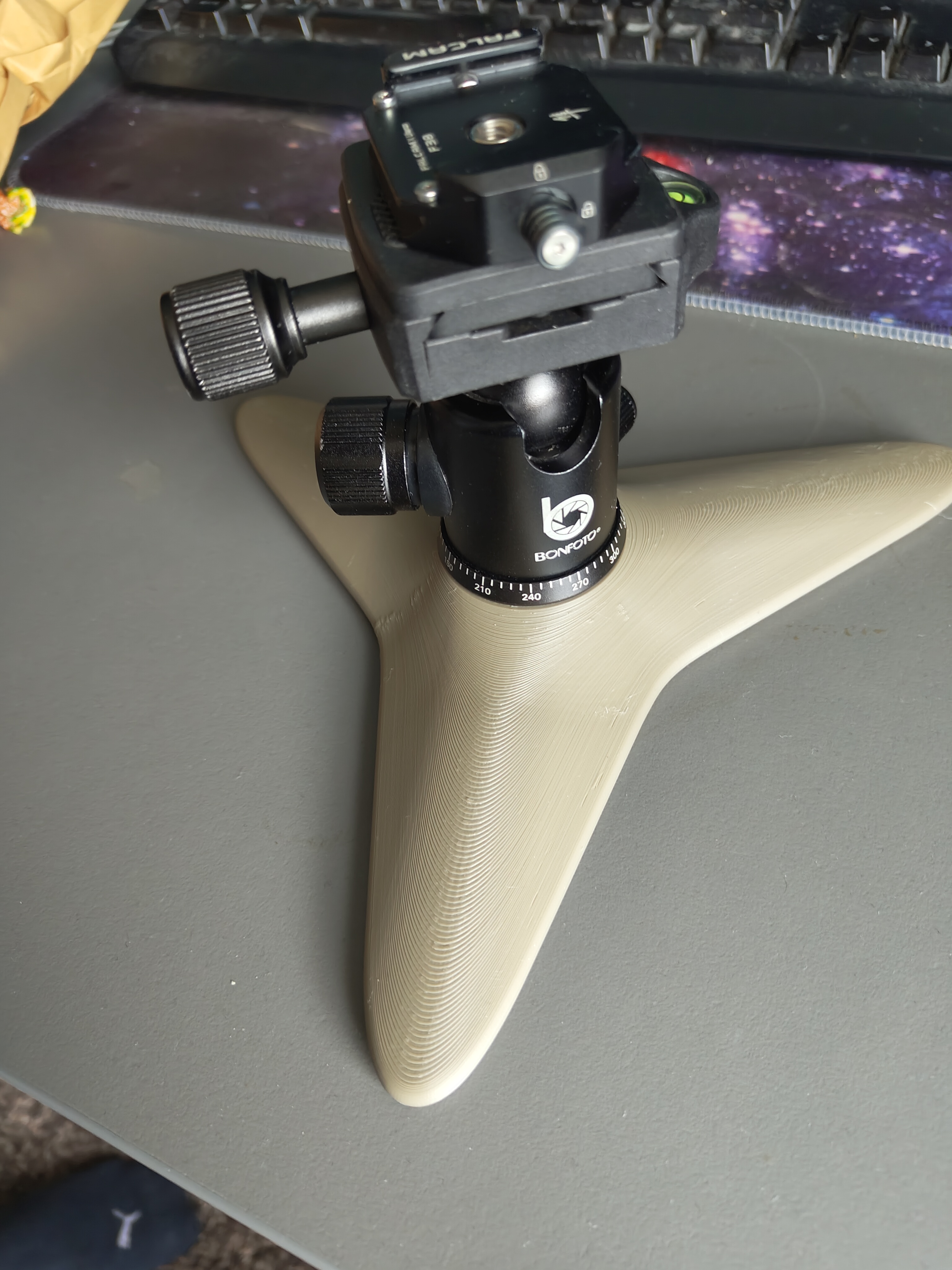 Camera tristand mount by Primesky | Download free STL model ...