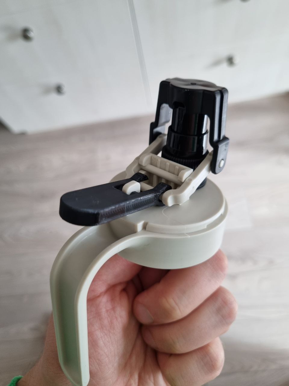 Oil Spray Lever by Dominik Hodan | Download free STL model | Printables.com