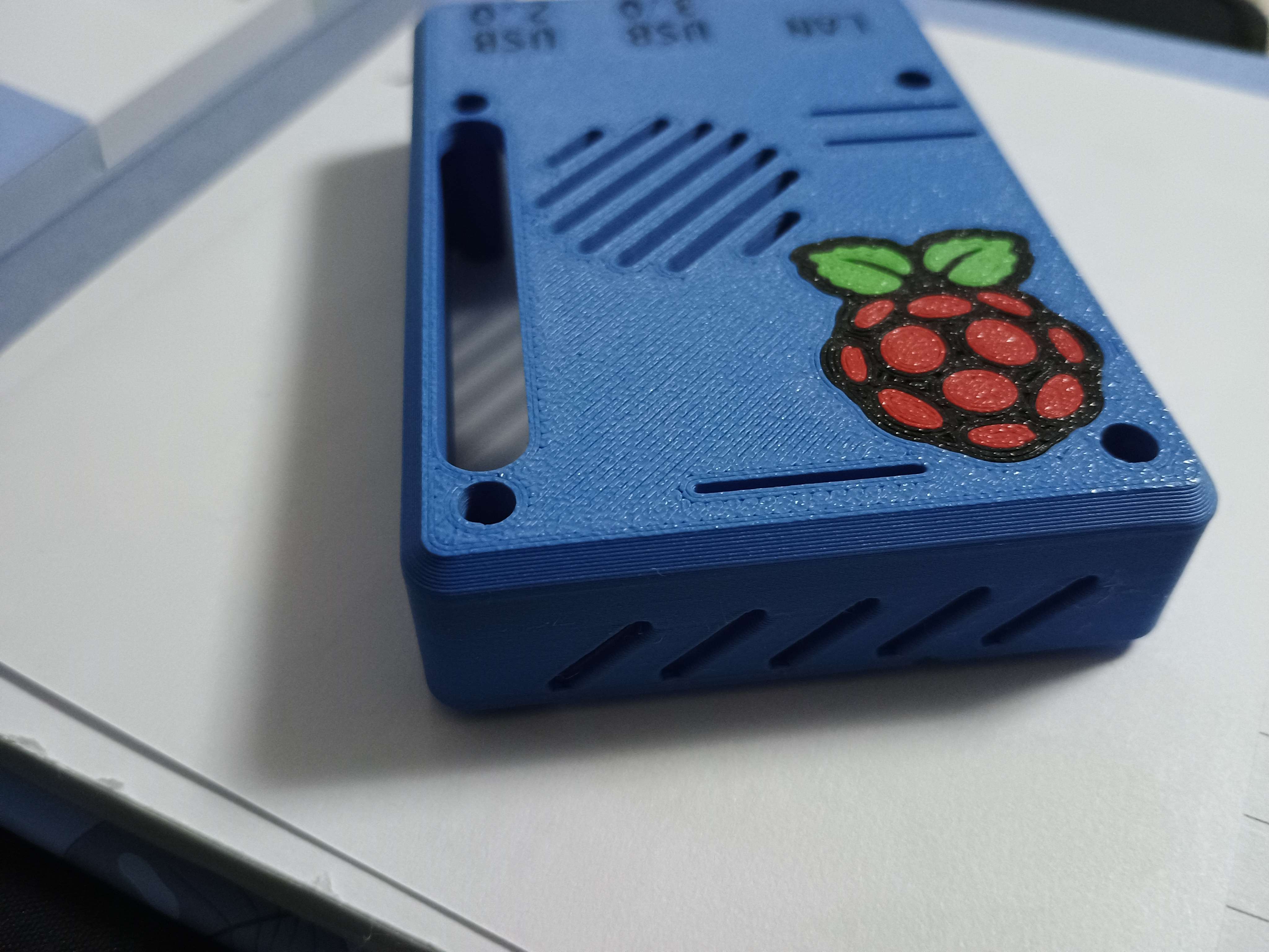Raspberry Pi 5 case with screws and heat inserts by Drinco Brinco ...