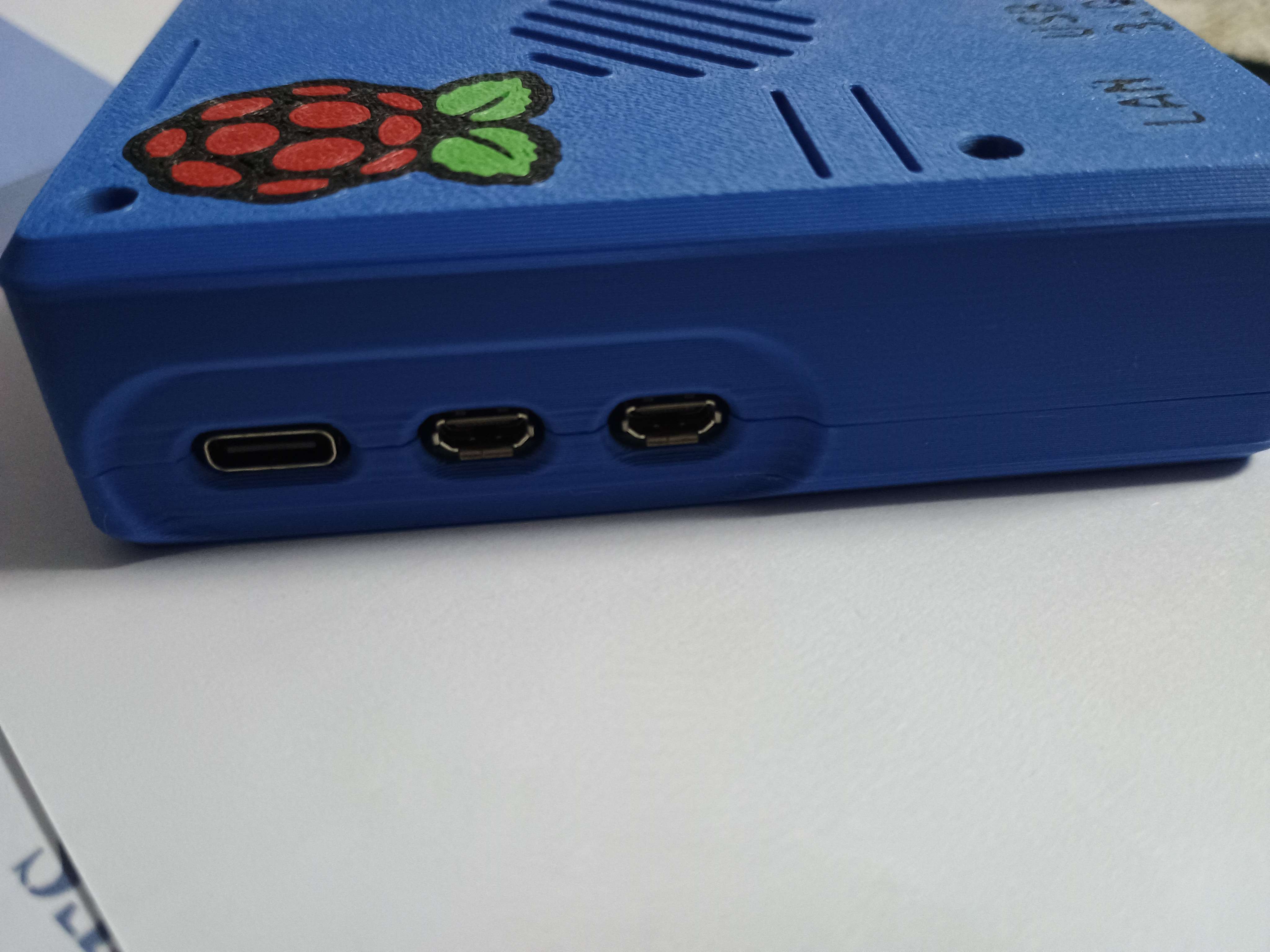 Raspberry Pi 5 case with screws and heat inserts by Drinco Brinco ...