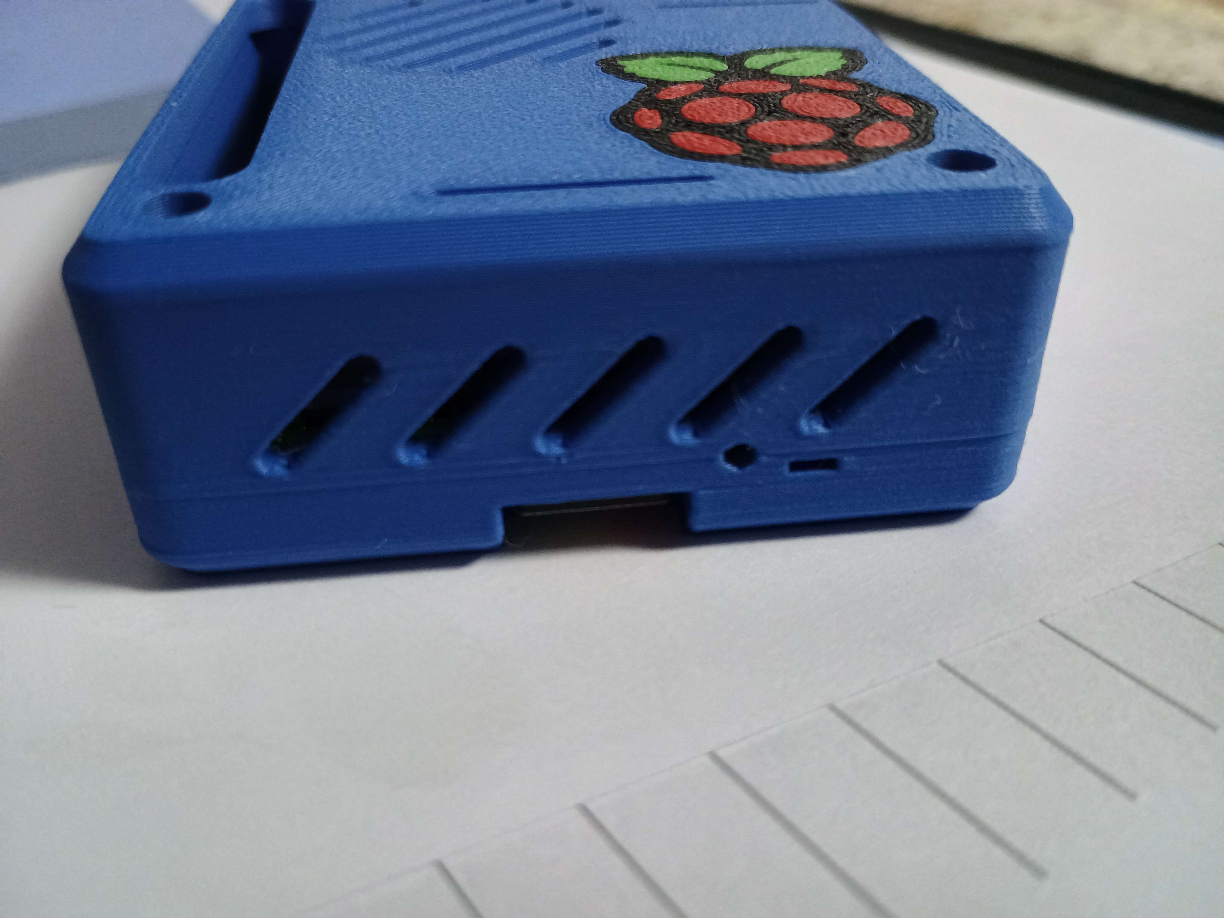 Raspberry Pi 5 case with screws and heat inserts by Drinco Brinco ...