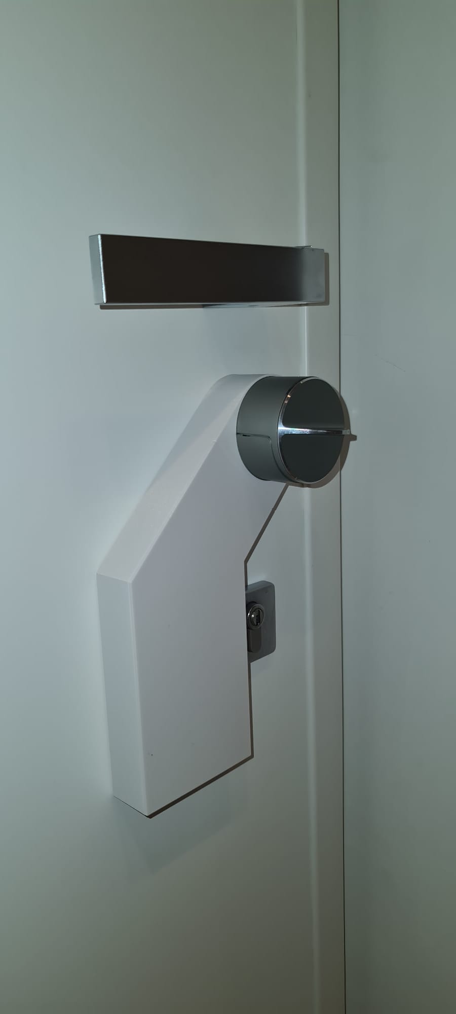 Danalock v3 External Battery Pack Holder by Rostor | Download free STL model | Printables.com