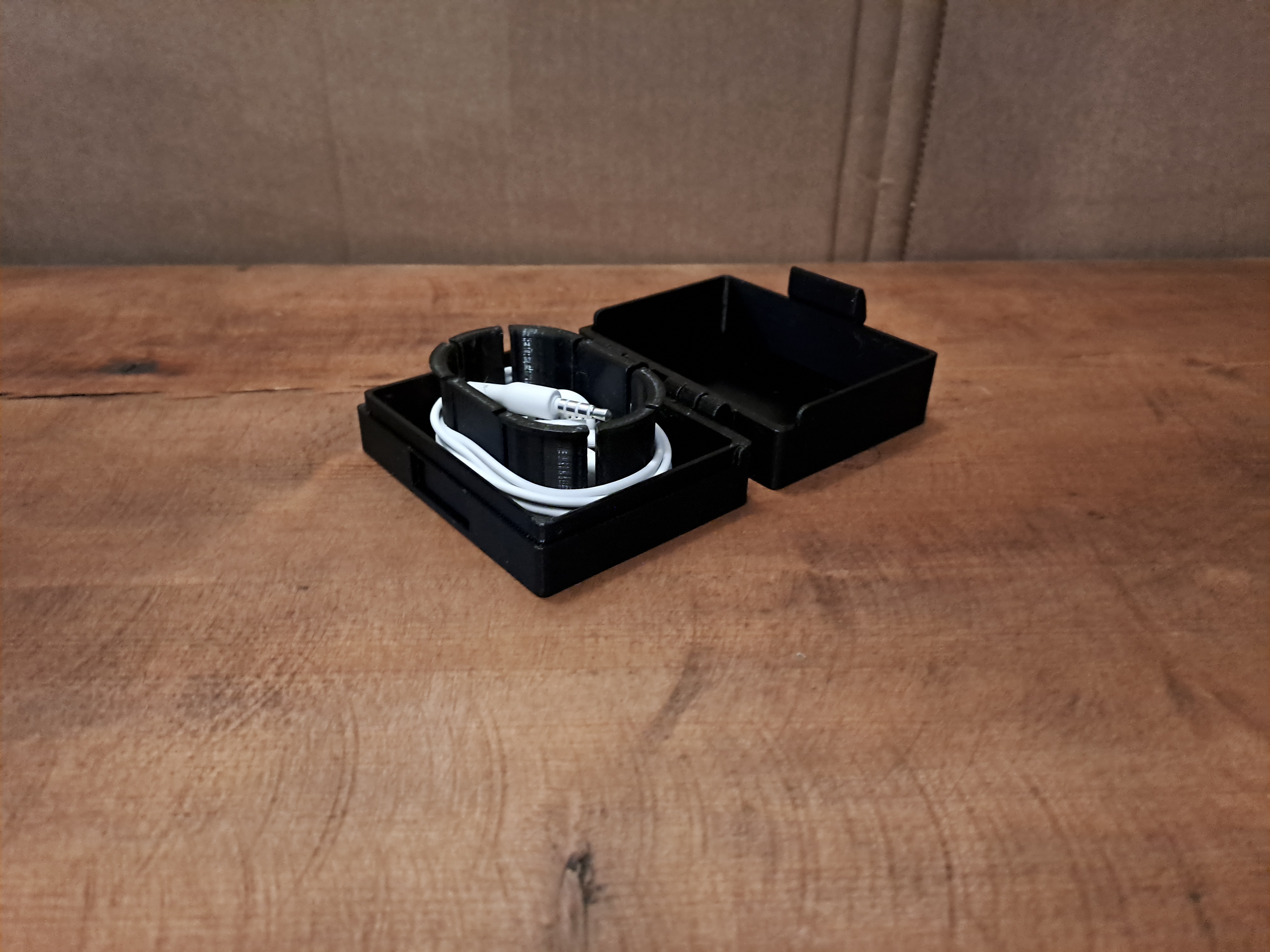 hinged earphone box by Tony3670 | Download free STL model | Printables.com