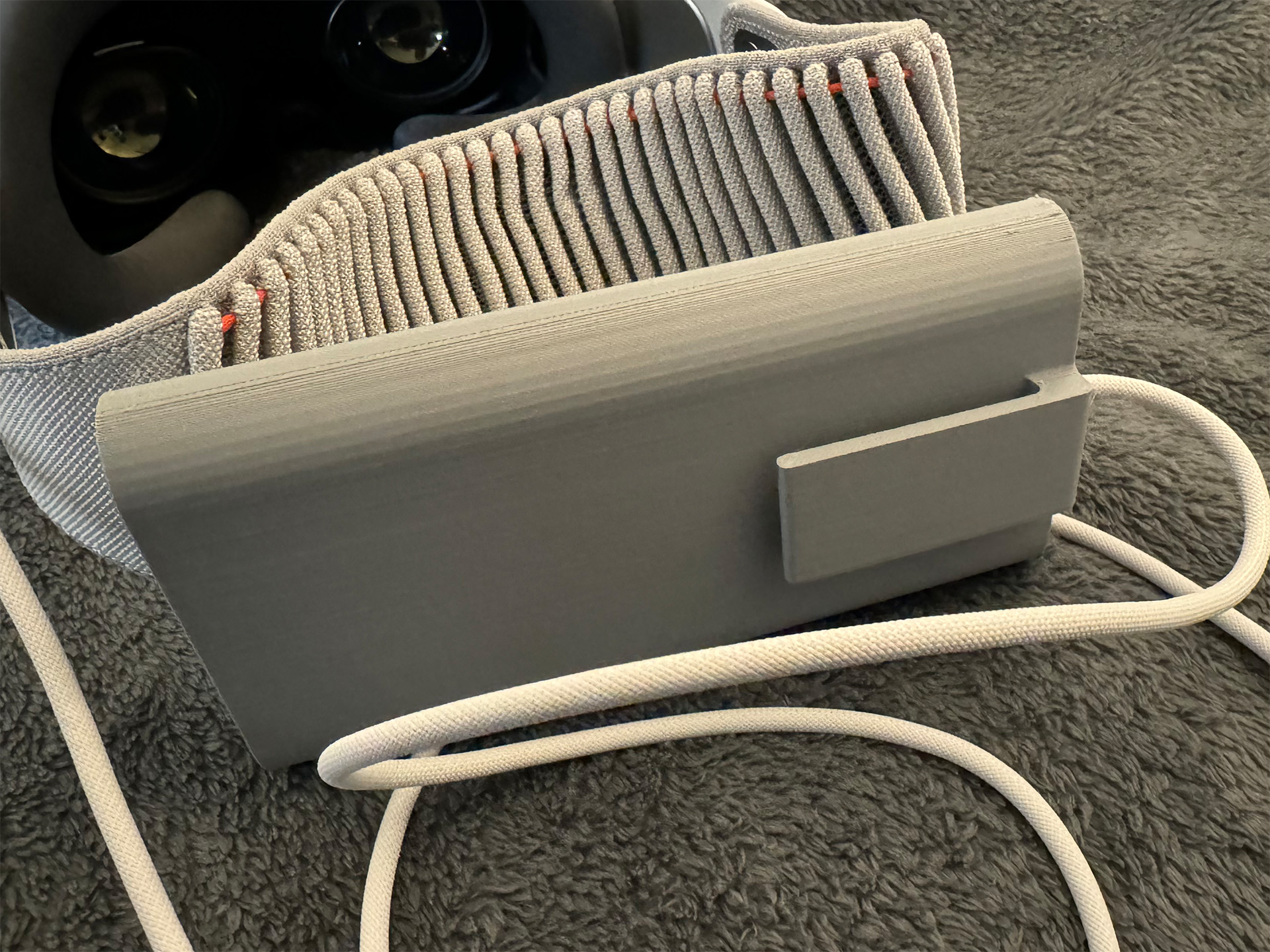 Apple Vision Pro Vertical Battery Holder by Evan000 | Download free STL ...
