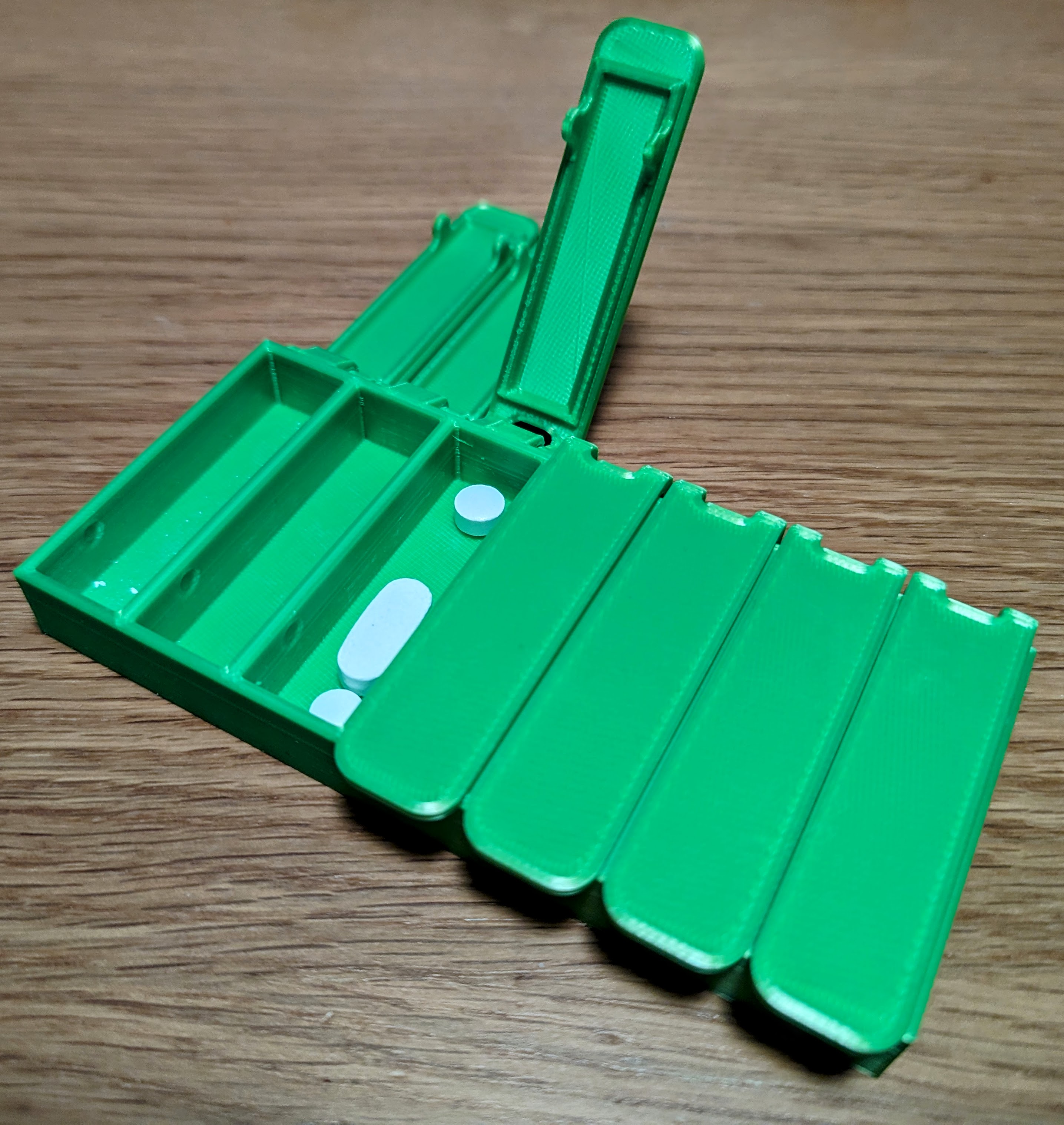 Weekly pills container box by aerdnA | Download free STL model ...