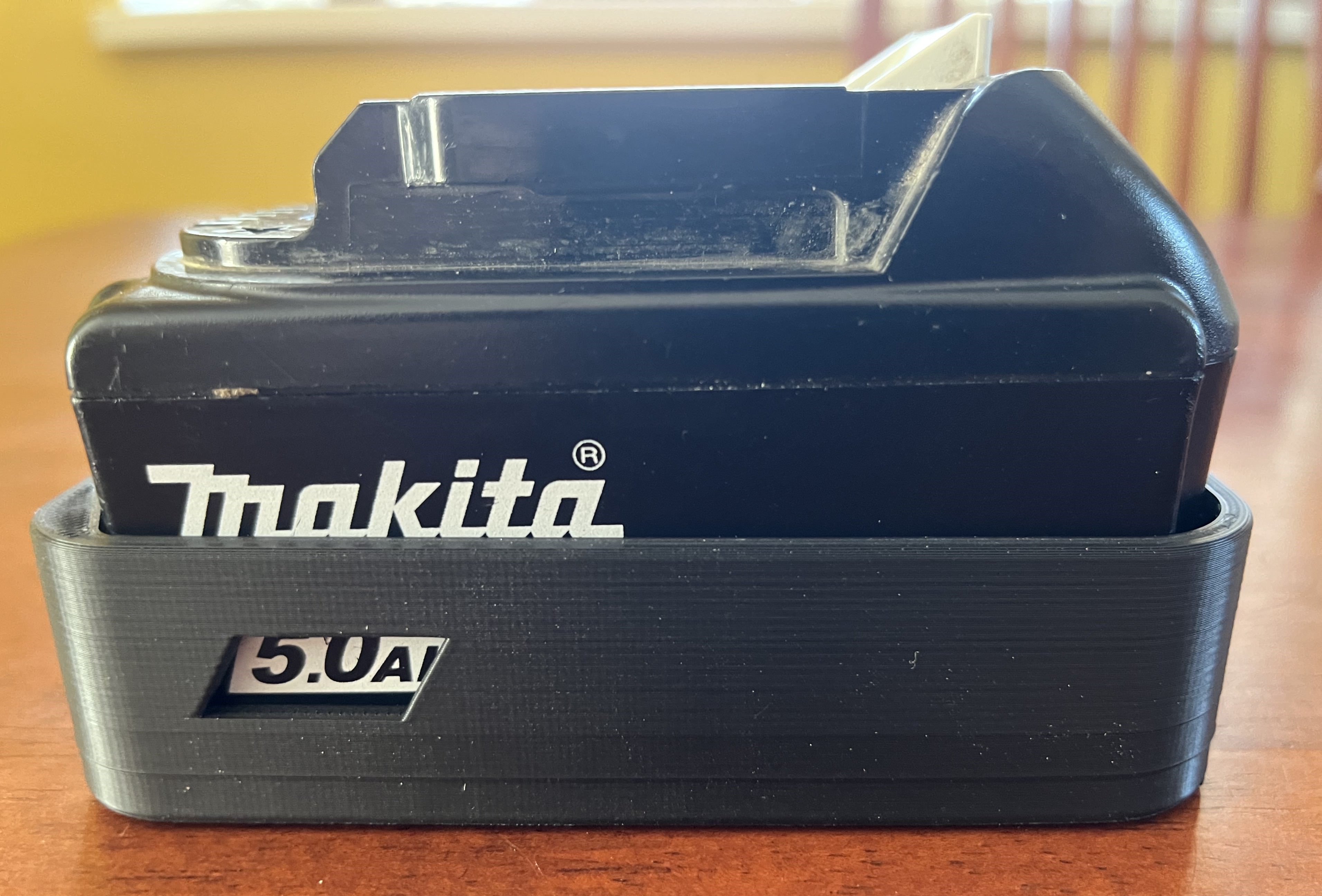 Makita 18V battery cover with magnets to hold batteri+tools on metal ...