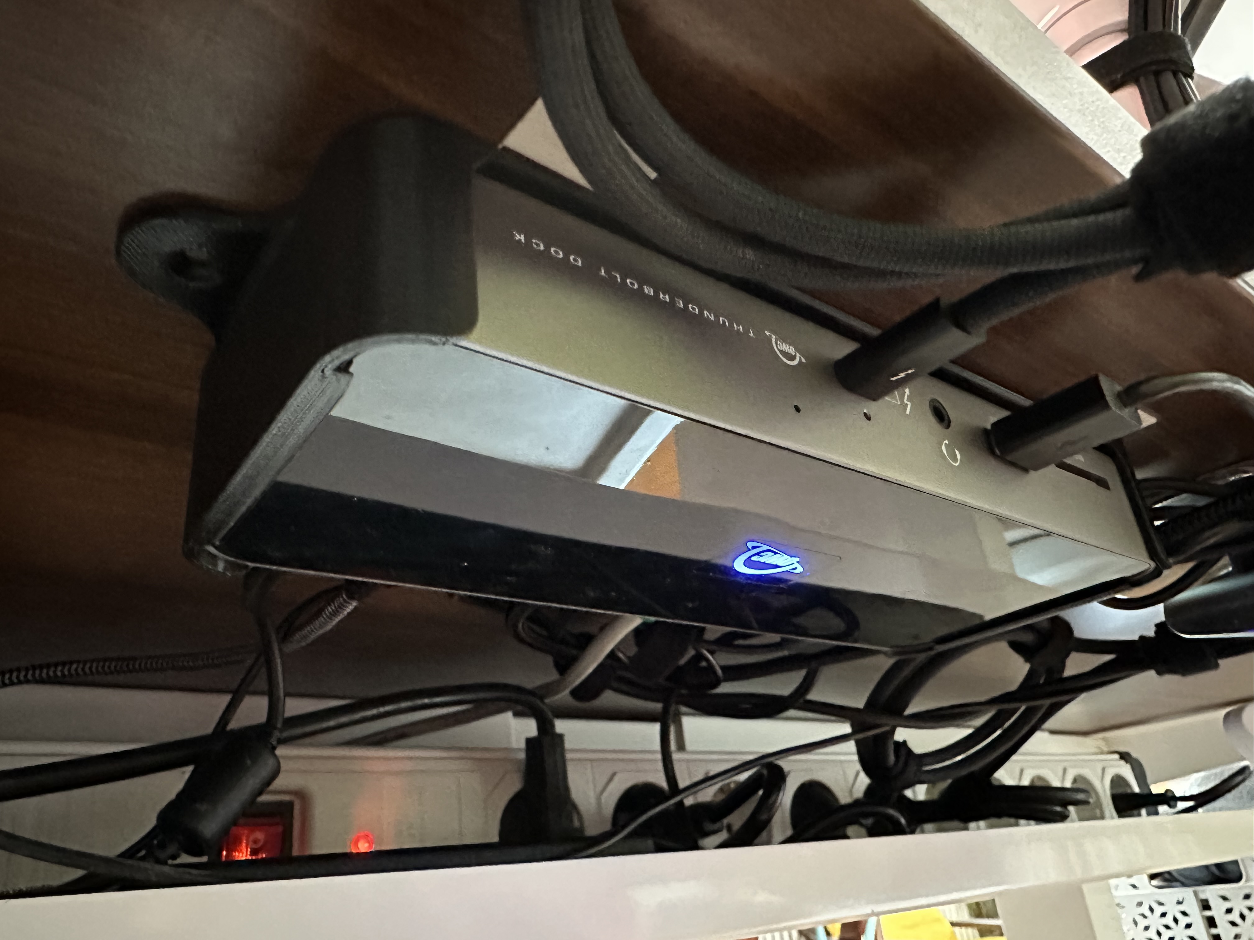 Snap-in mount for OWC Thunderbolt 4 Dock (OWCTB4DOCK) by hoeni ...