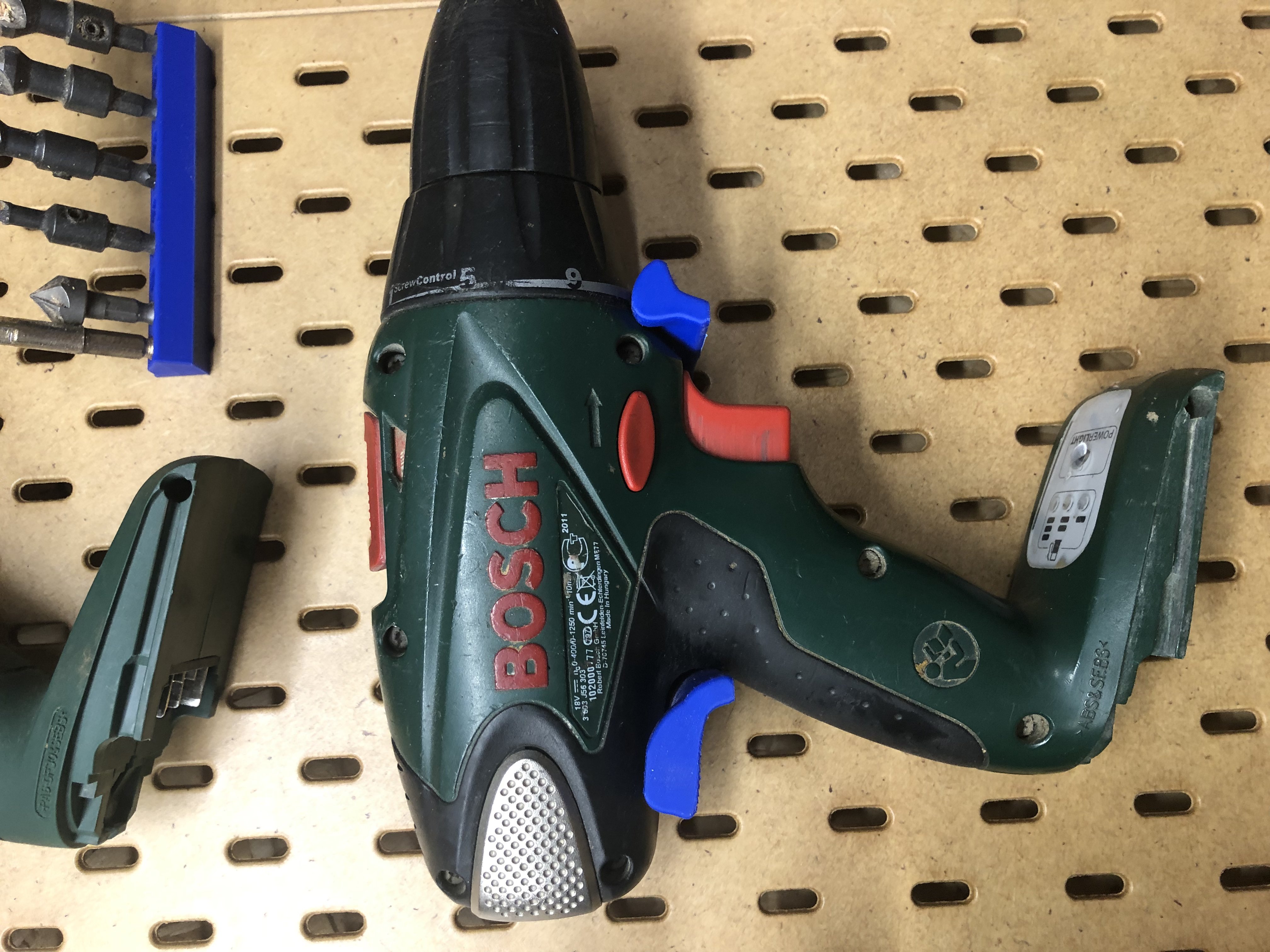 Skadis BOSCH Drill PSB-18-LI-2 18V Holder by Koschi | Download free STL ...