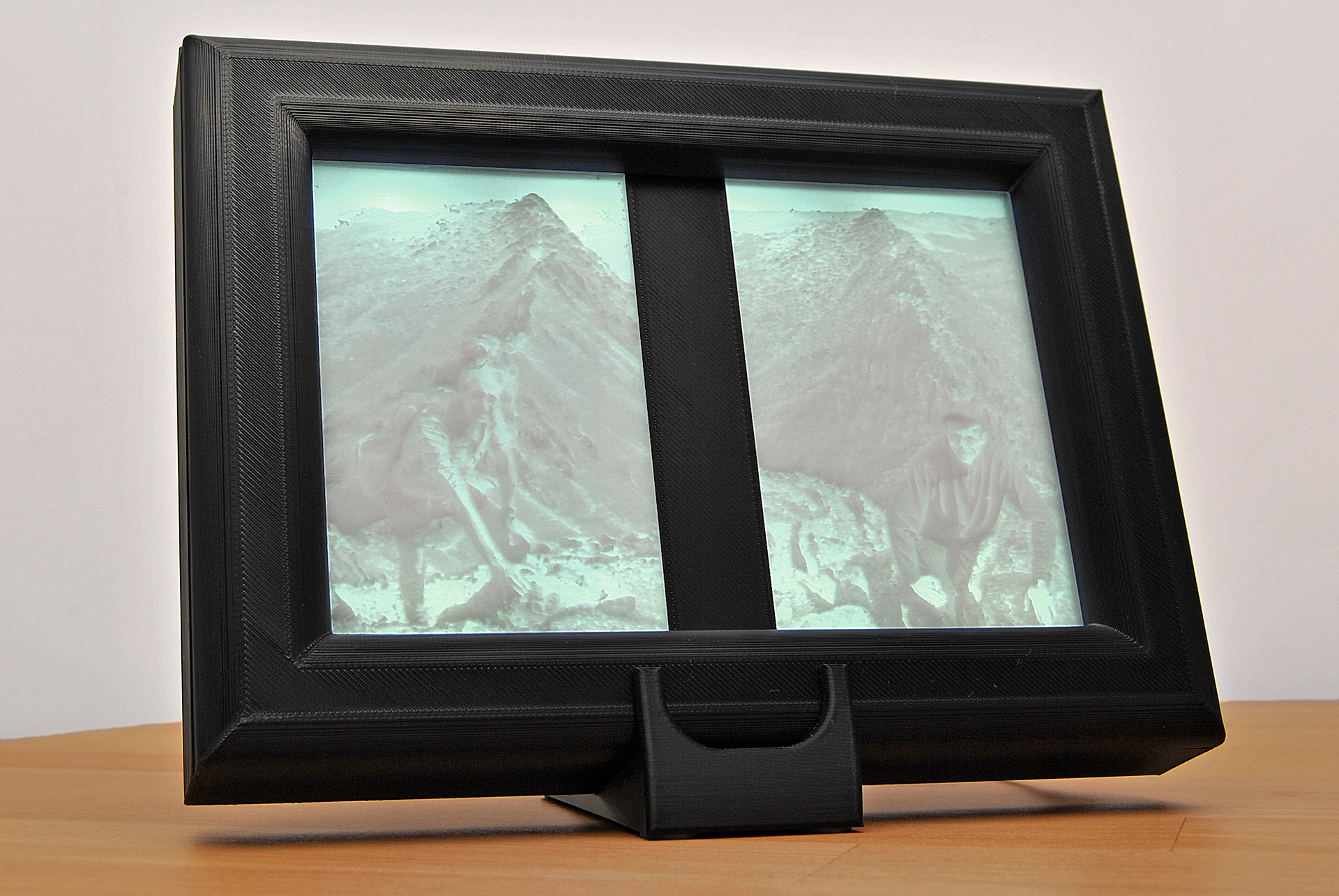 15cm x 10cm Lithophane Frame (USB-powered) by TamiyaGuy | Download free ...