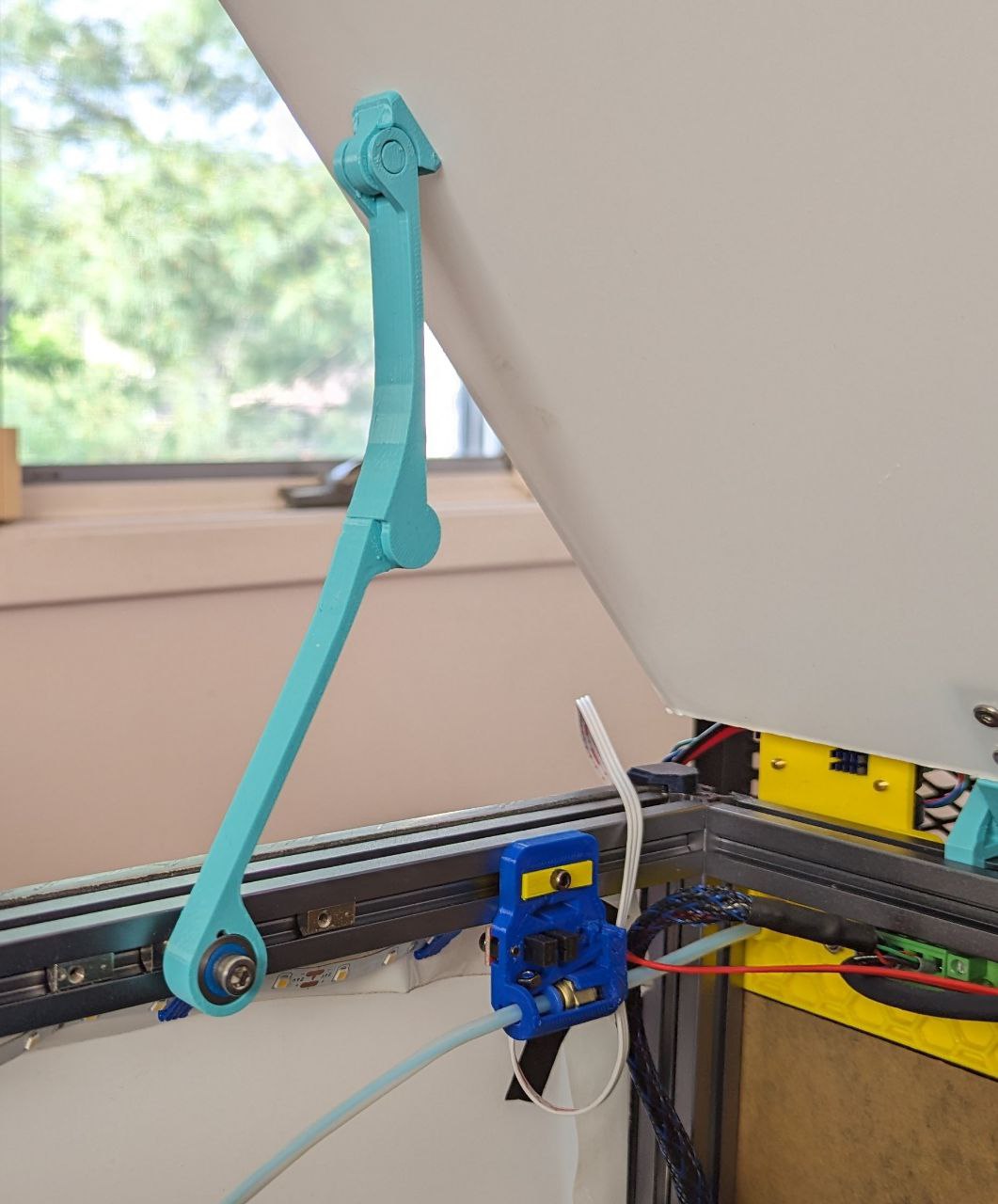 Hinged foldable hood support, 2 models by ToyBear | Download free STL ...