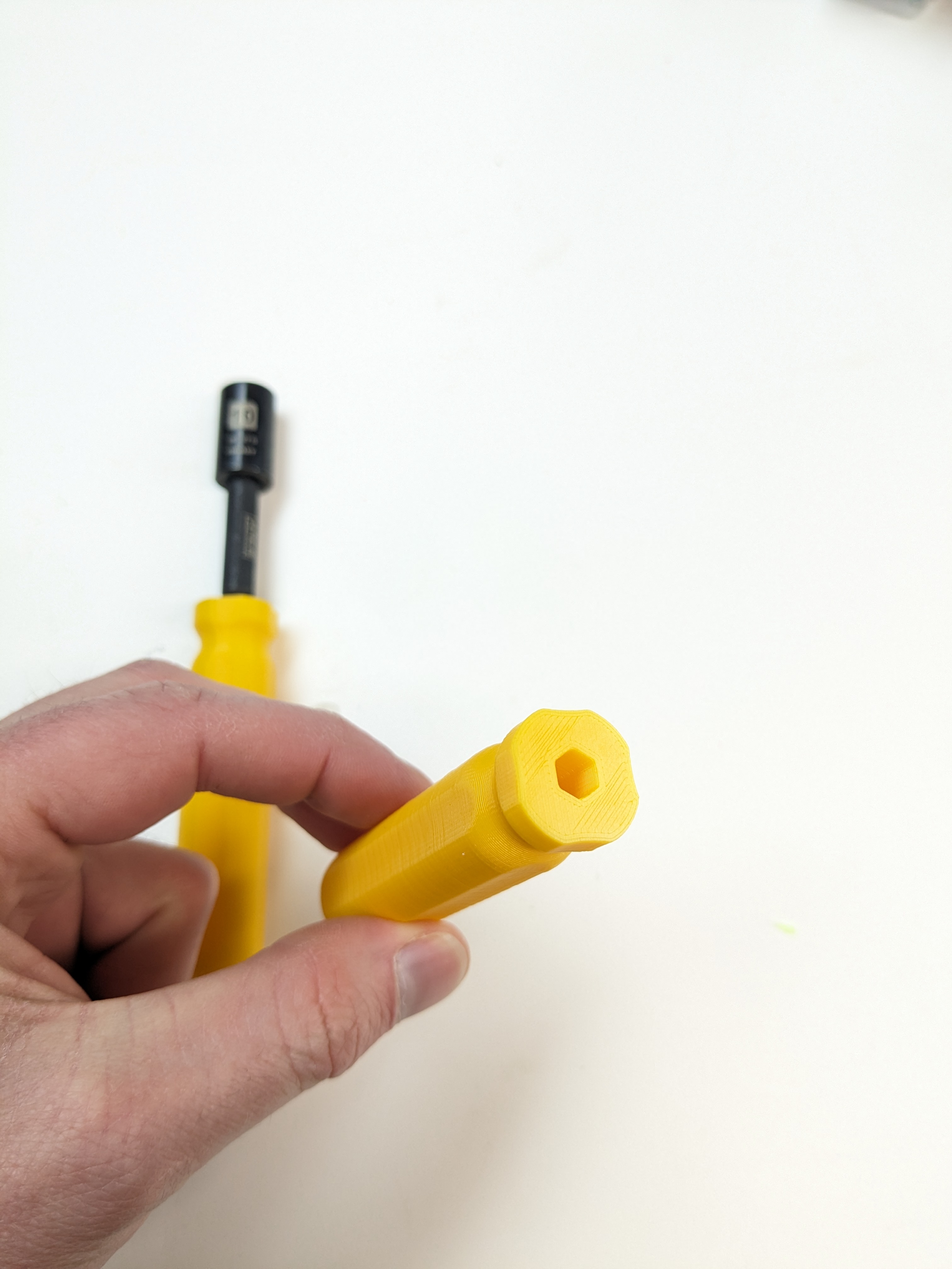 Handle for a nut driver or bit driver (OpenSCAD and Fusion360 included ...