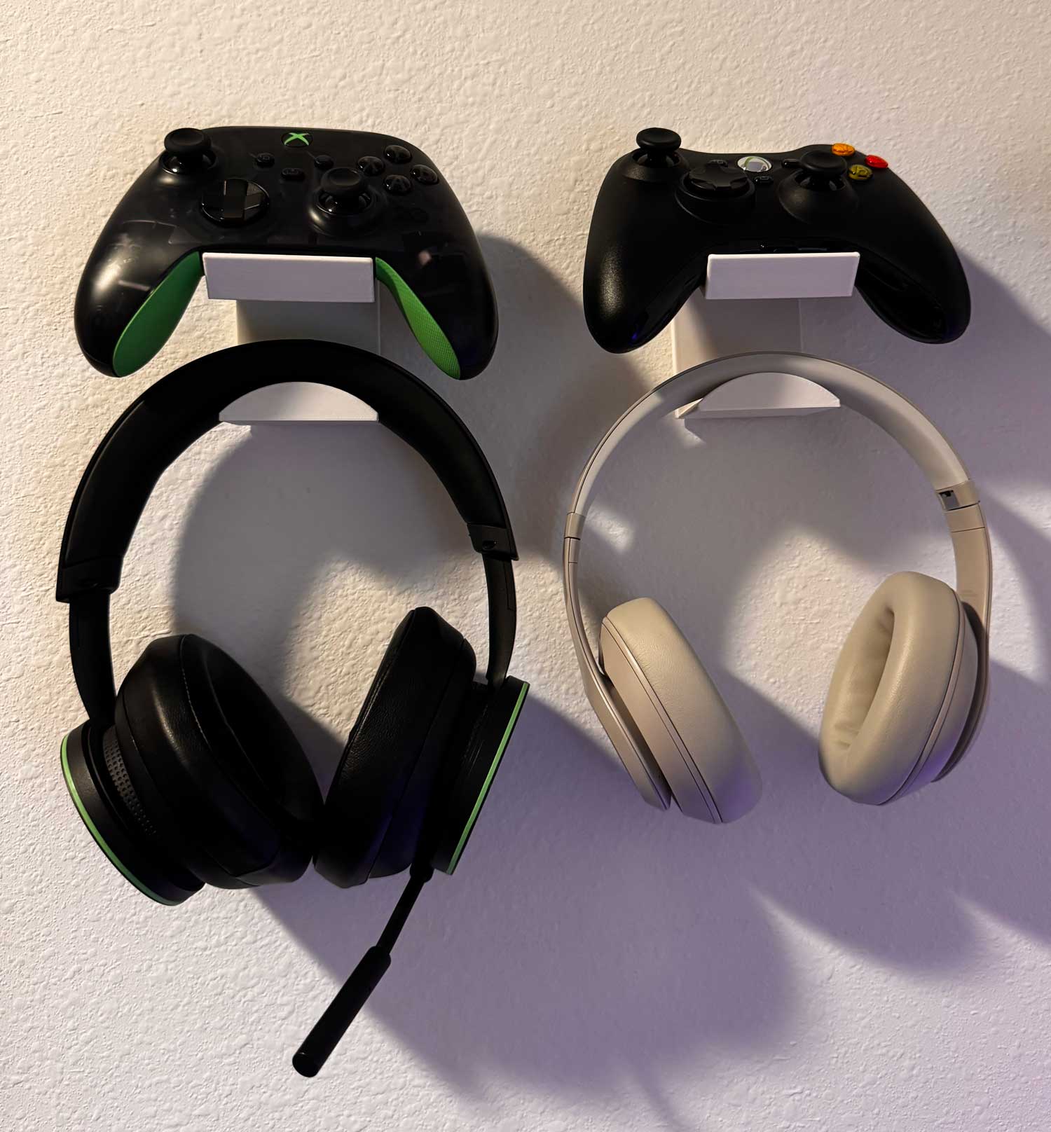 Xbox Controller & Headset Holder - Command Strip Version by KevDoy ...