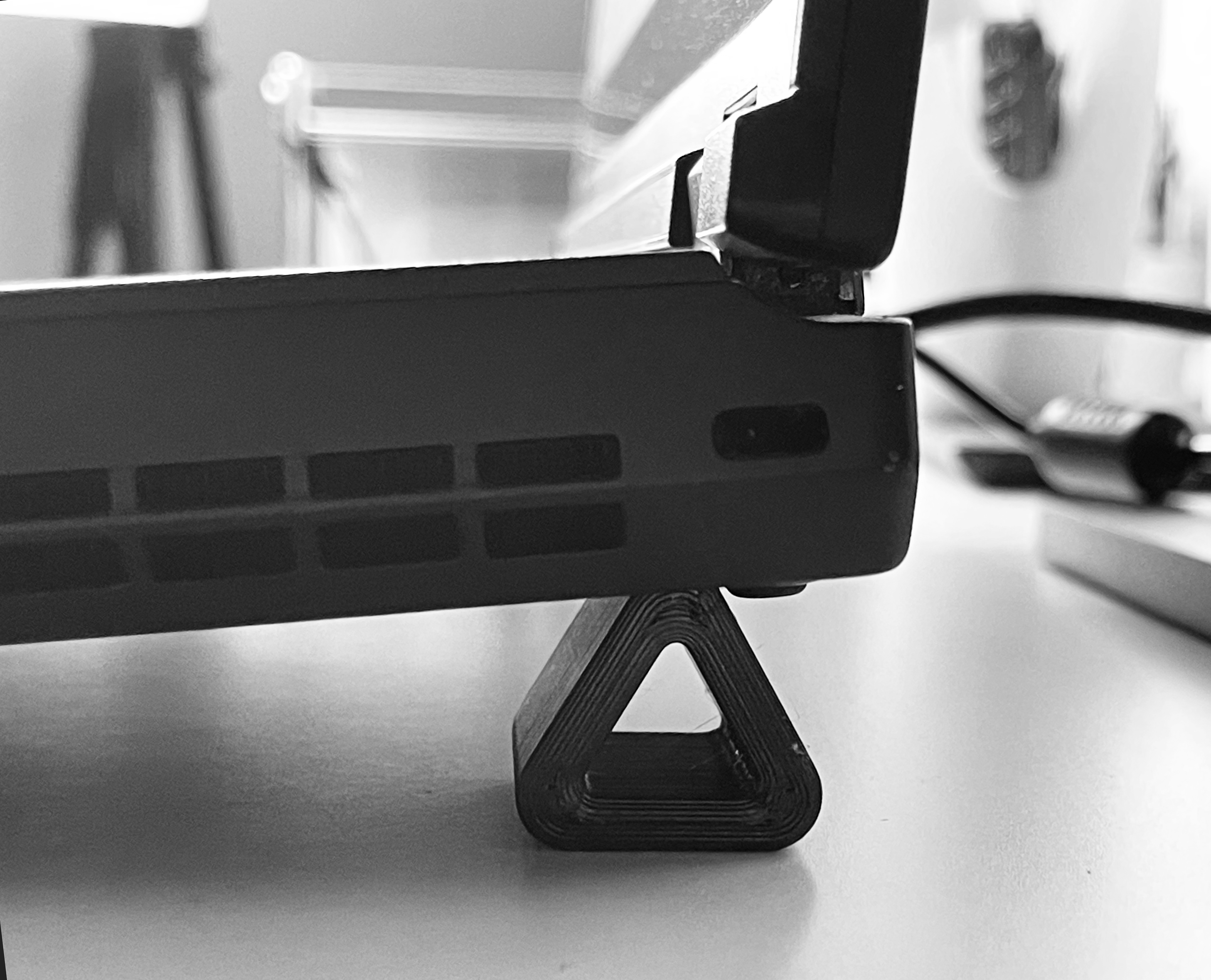 Universal Portable Laptop Feet von Studio Space Dust | Kostenloses STL ...