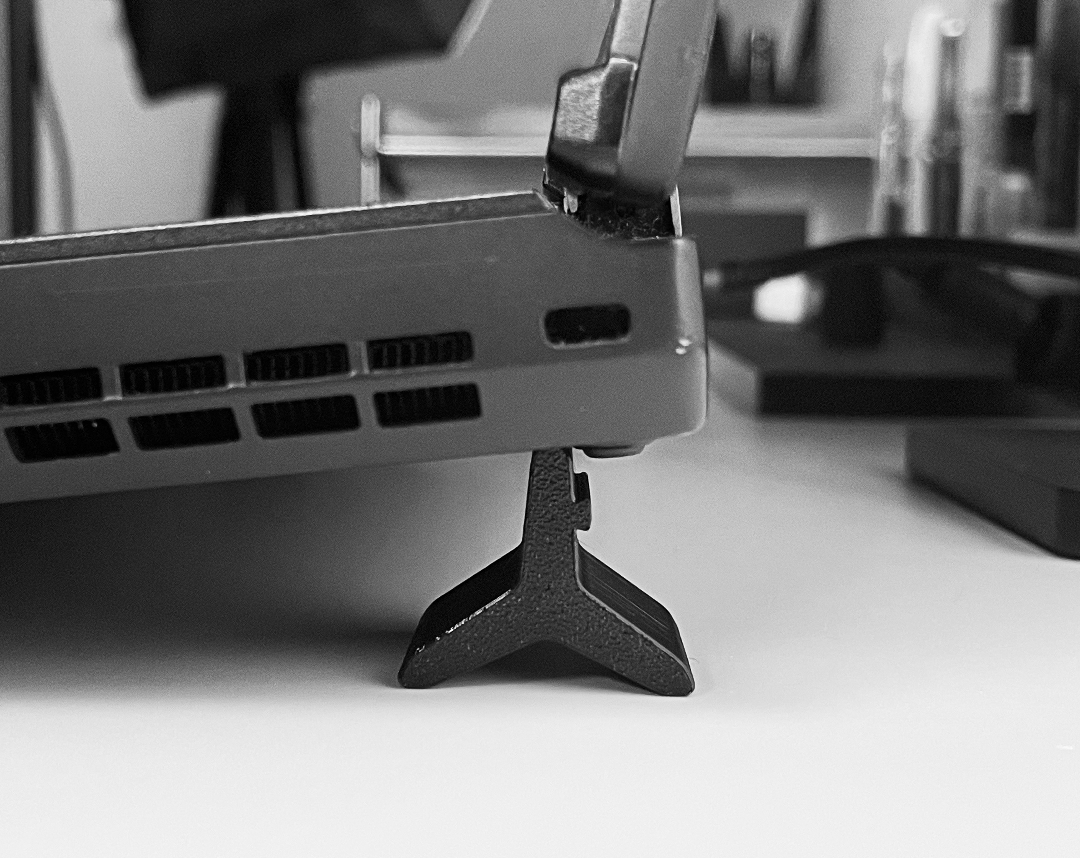Universal Portable Laptop Feet von Studio Space Dust | Kostenloses STL ...
