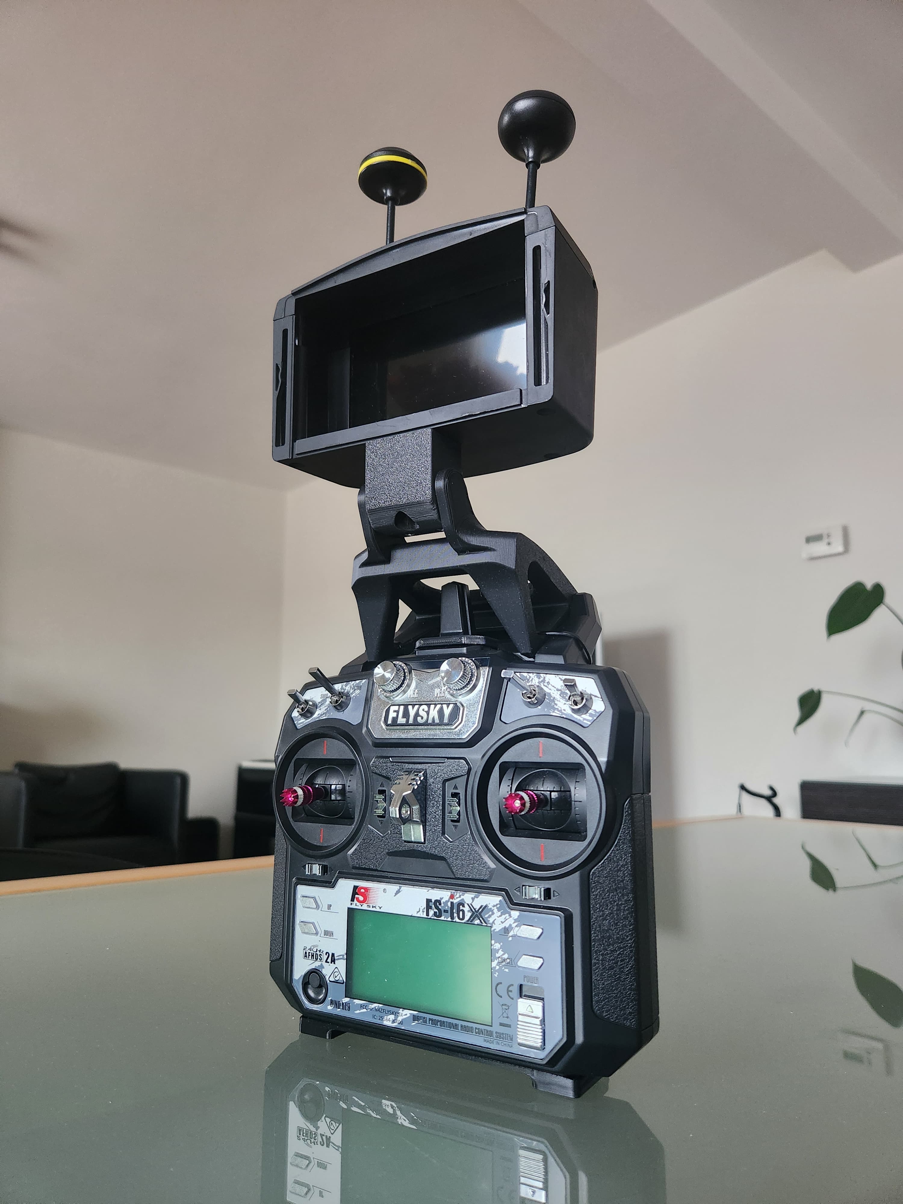 FlySky FS-I6X FPV Screen Holder by Cem0s | Download free STL model ...