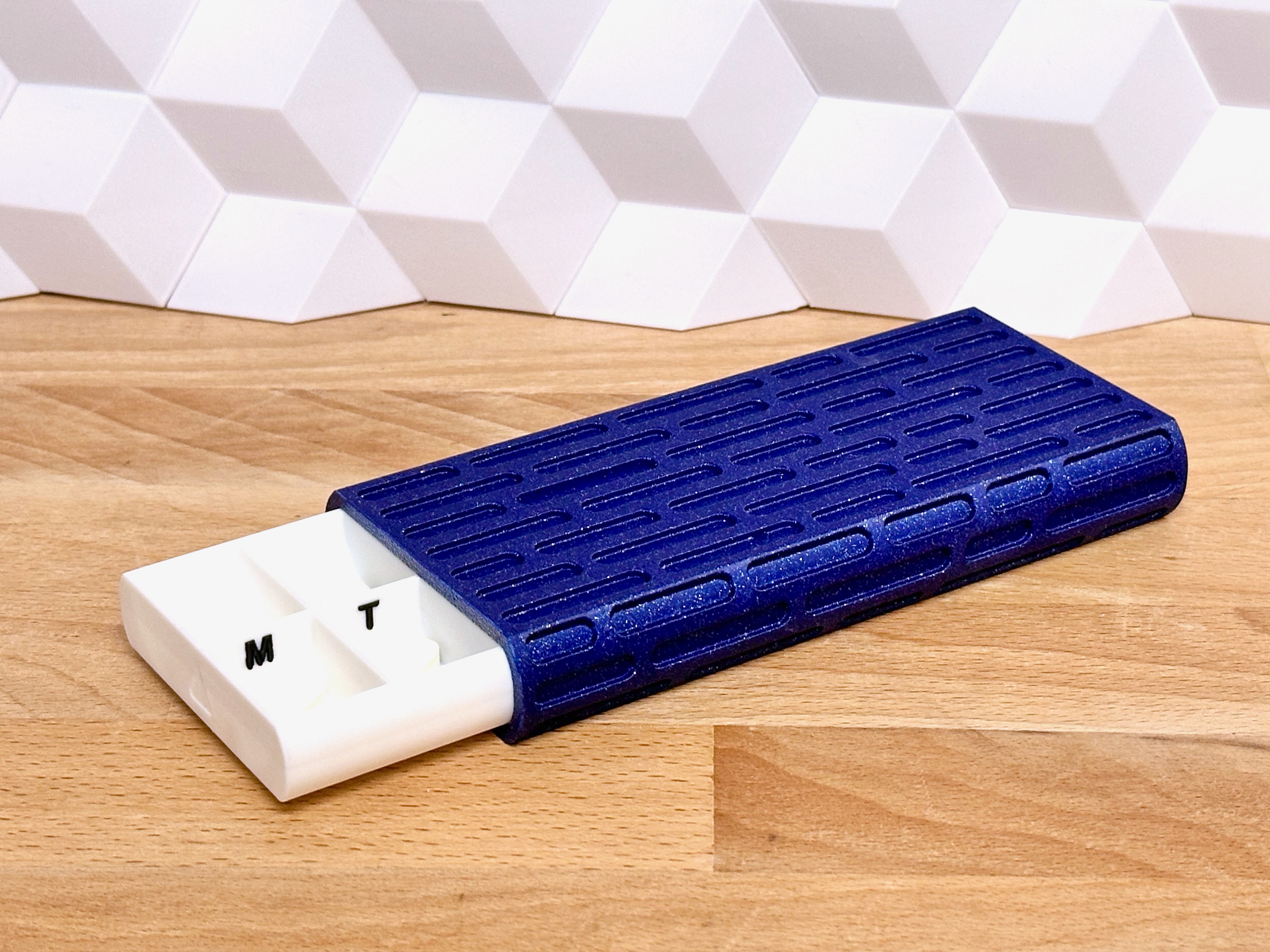 Sliding Pill Box (textured organizer for weekly medication) von ...