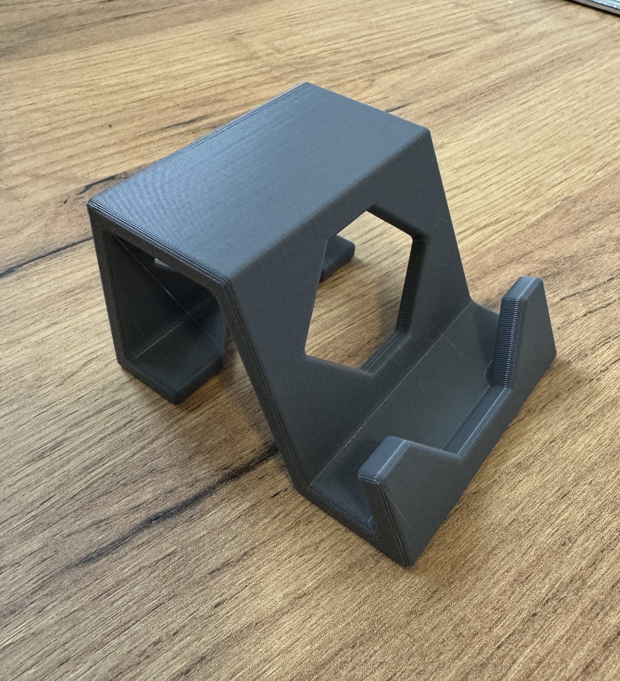 iPhone holder by Bennji | Download free STL model | Printables.com