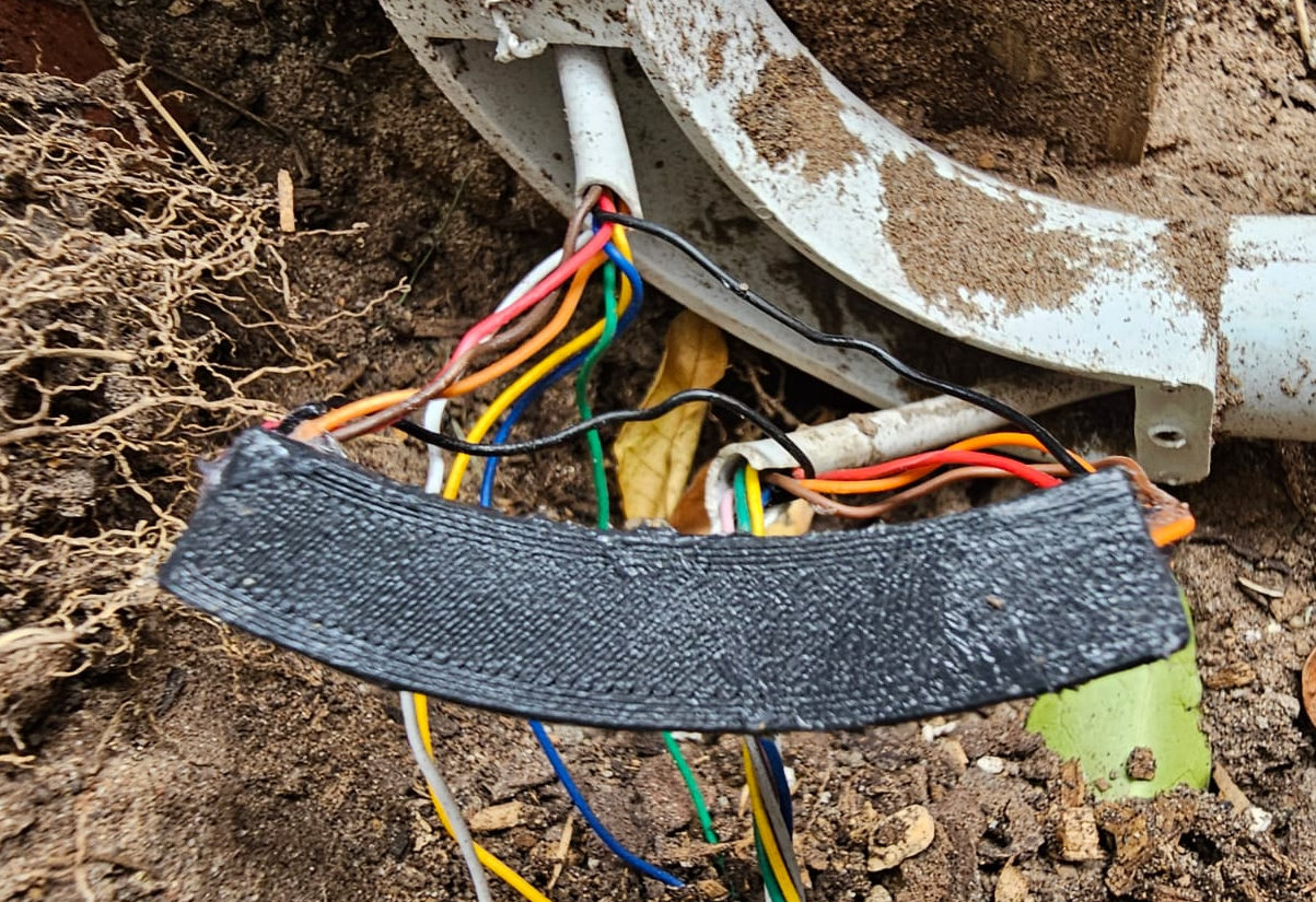 Curved cable waterproofing joining cover by NelisW | Download free STL ...