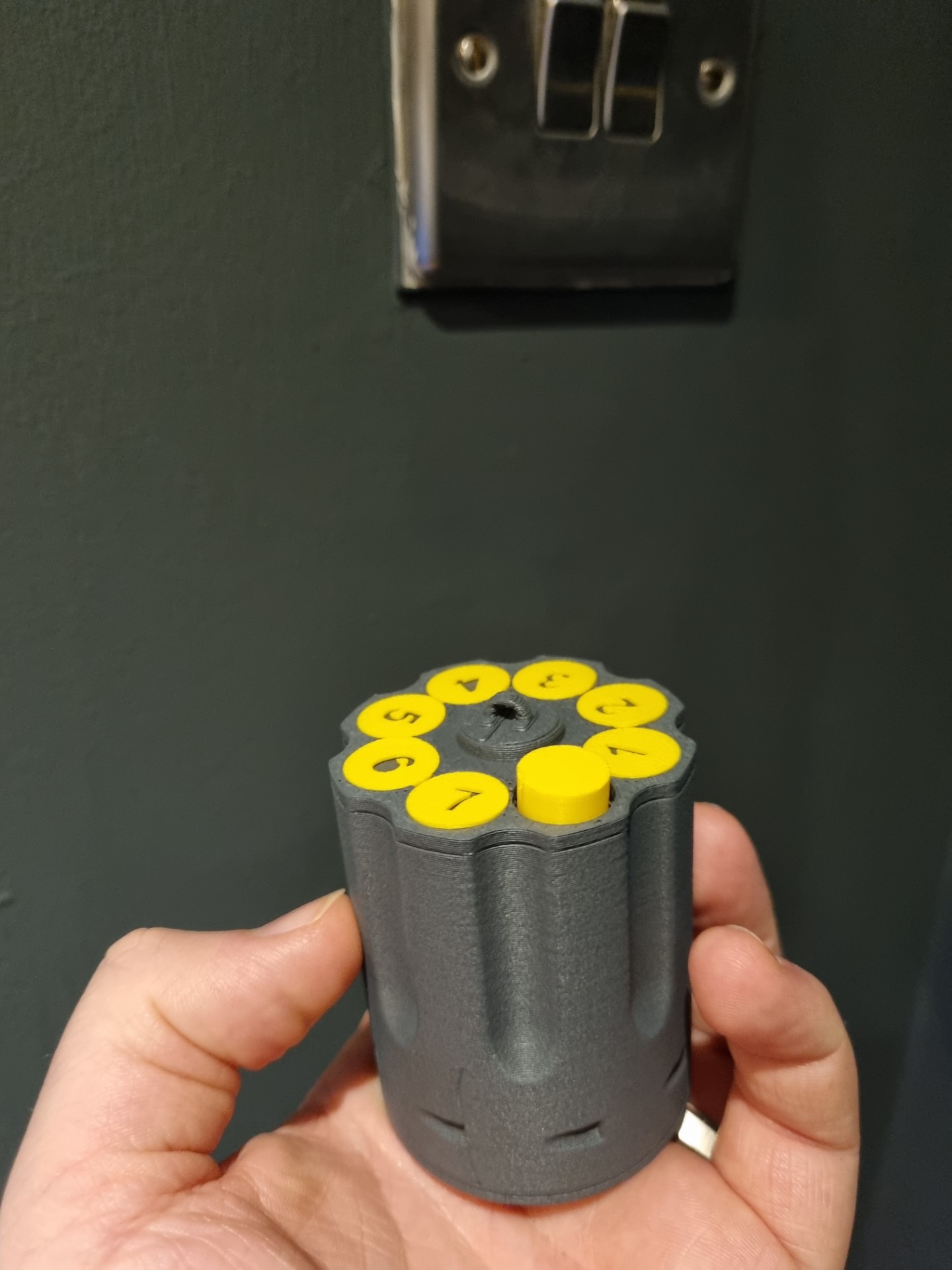 Fidget spinner revolver pill box von Theforg3d | Kostenloses STL-Modell ...